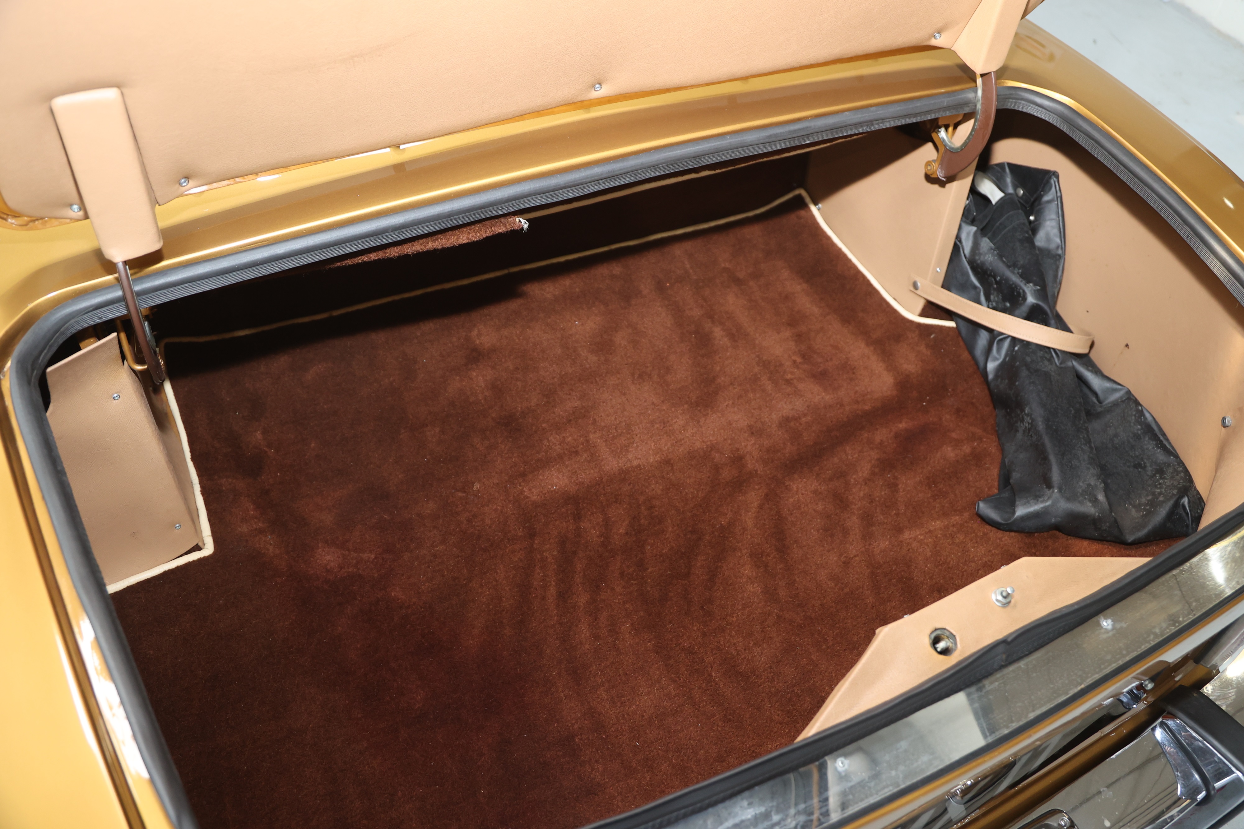 Lot 29 - 1987 Jensen Interceptor IV Convertible