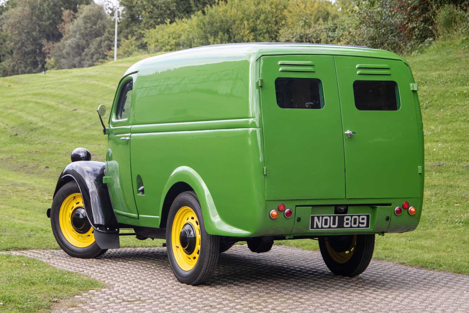 Lot 55 - 1955 Ford E83W Van