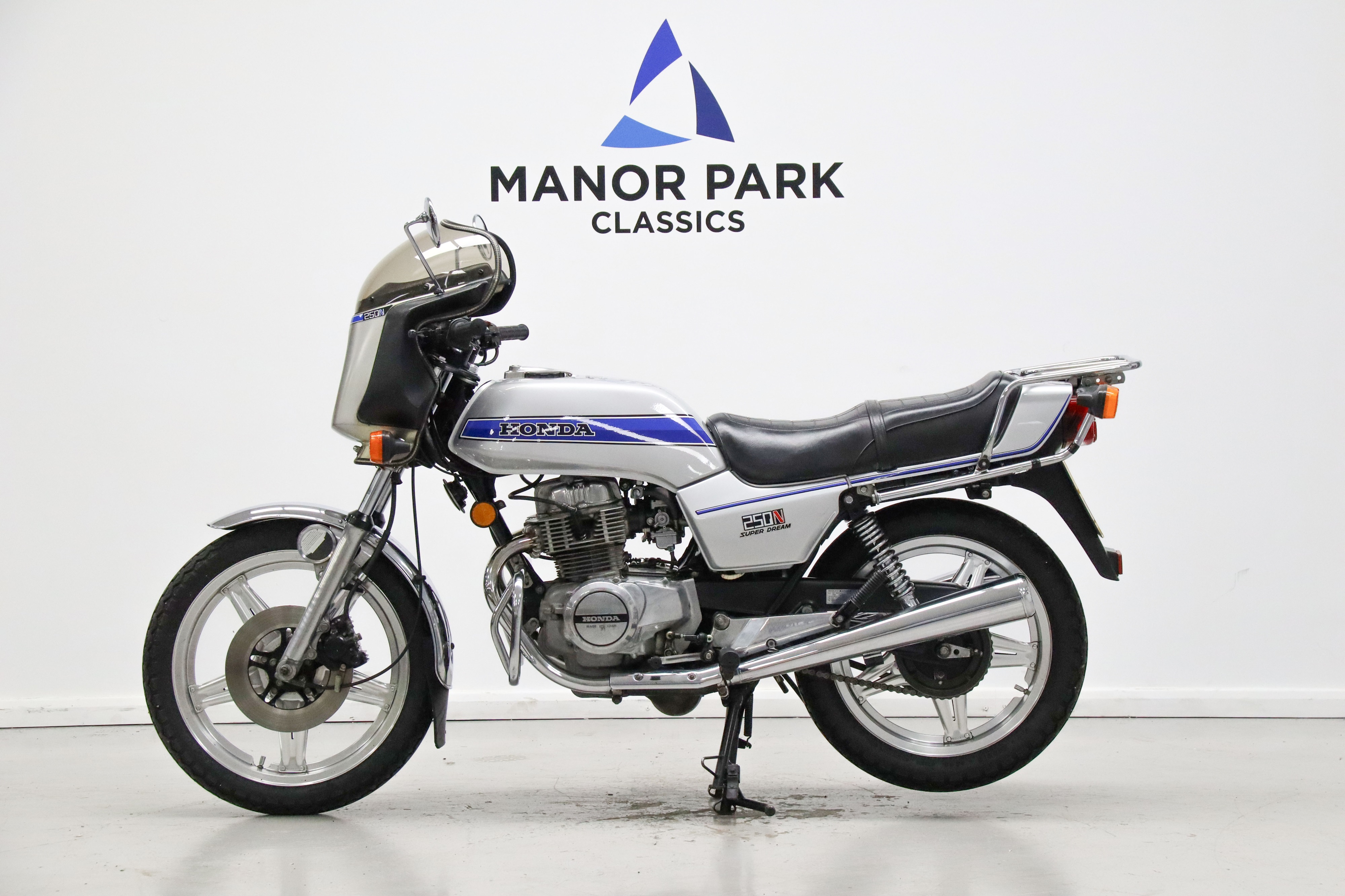 Lot 10 - 1981 Honda CB250N Super Dream