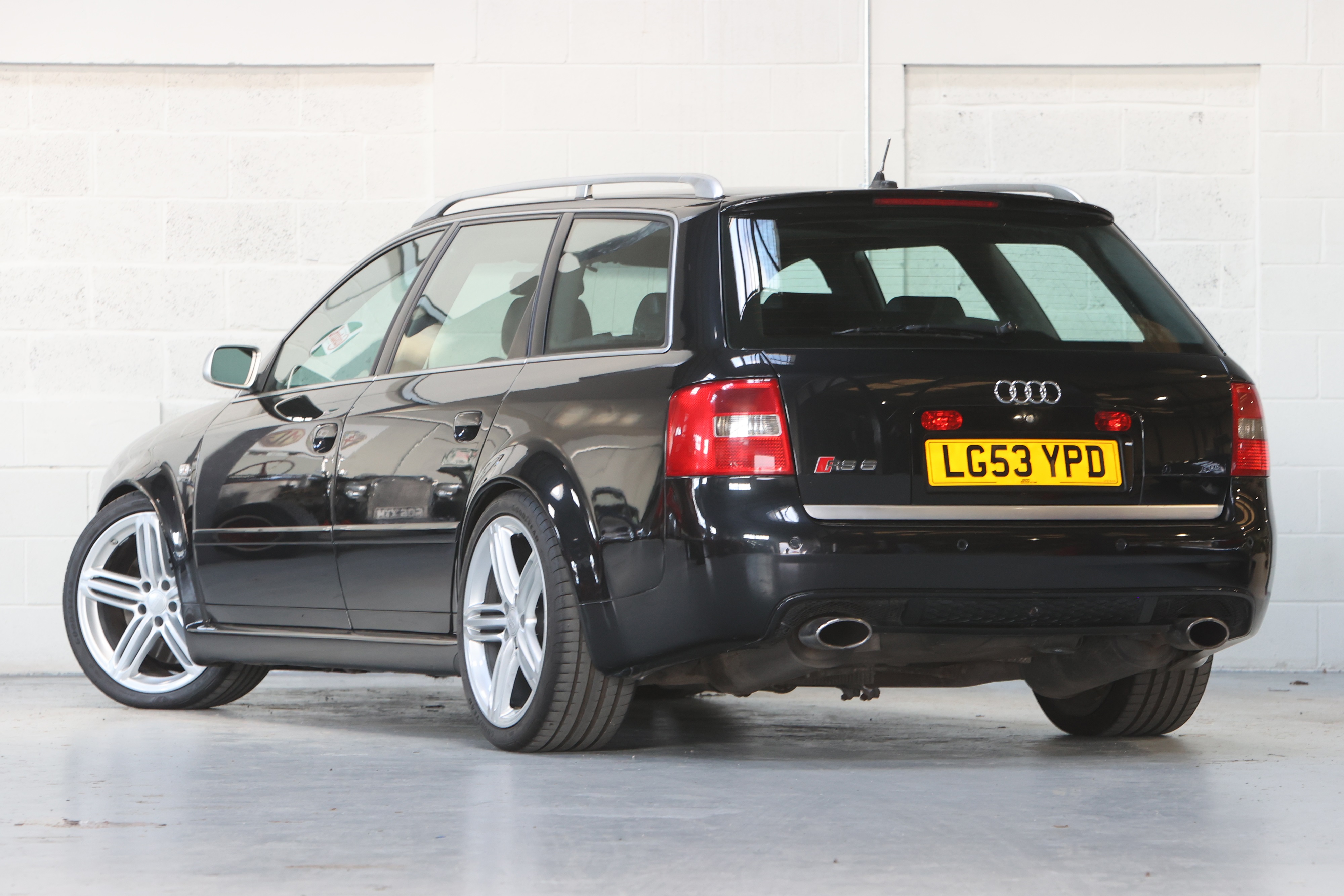 Lot 312 - 2003 Audi RS6 Quattro Avant
