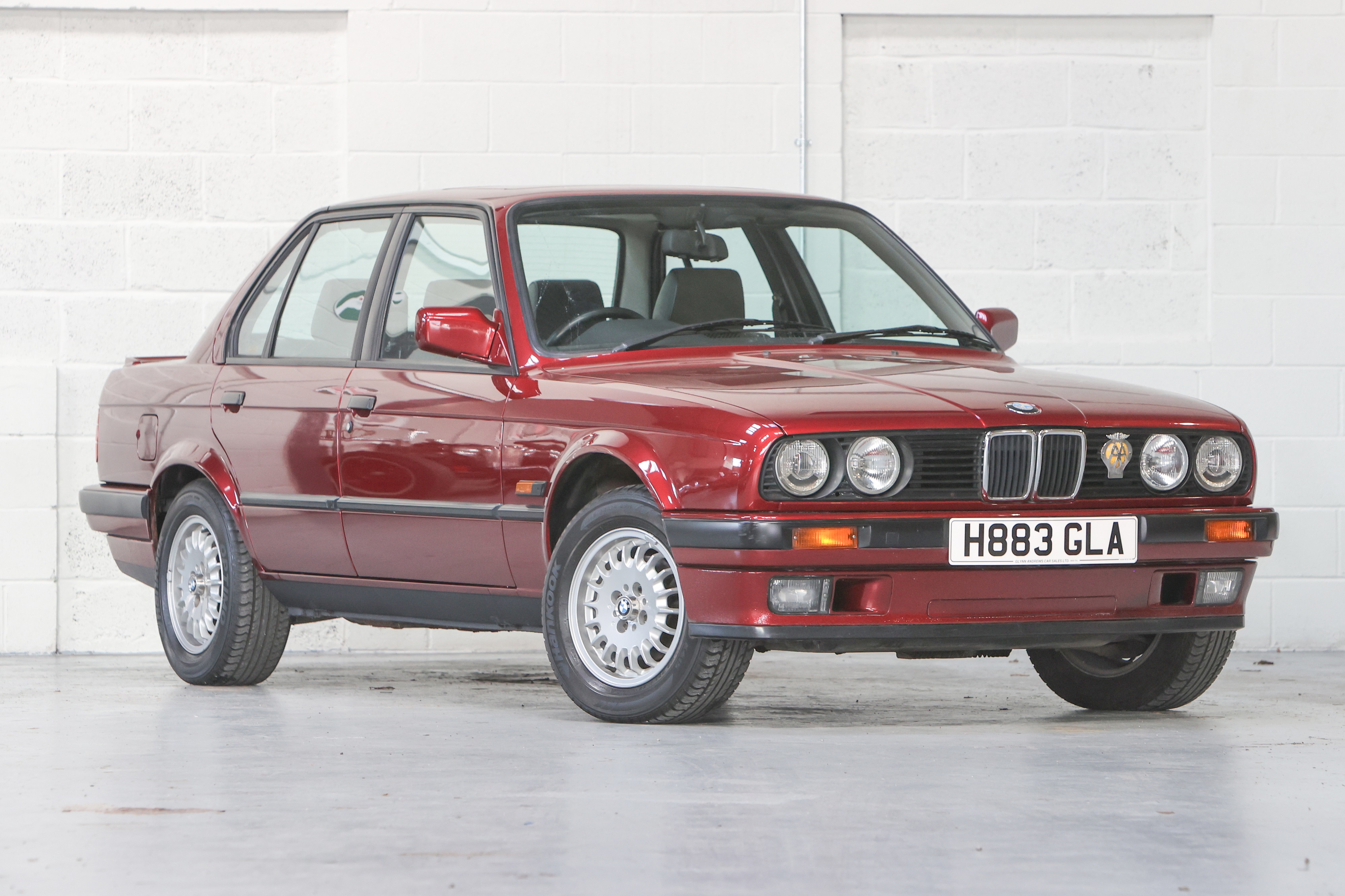 Lot 306 - 1990 BMW 318i (E30) SE Lux