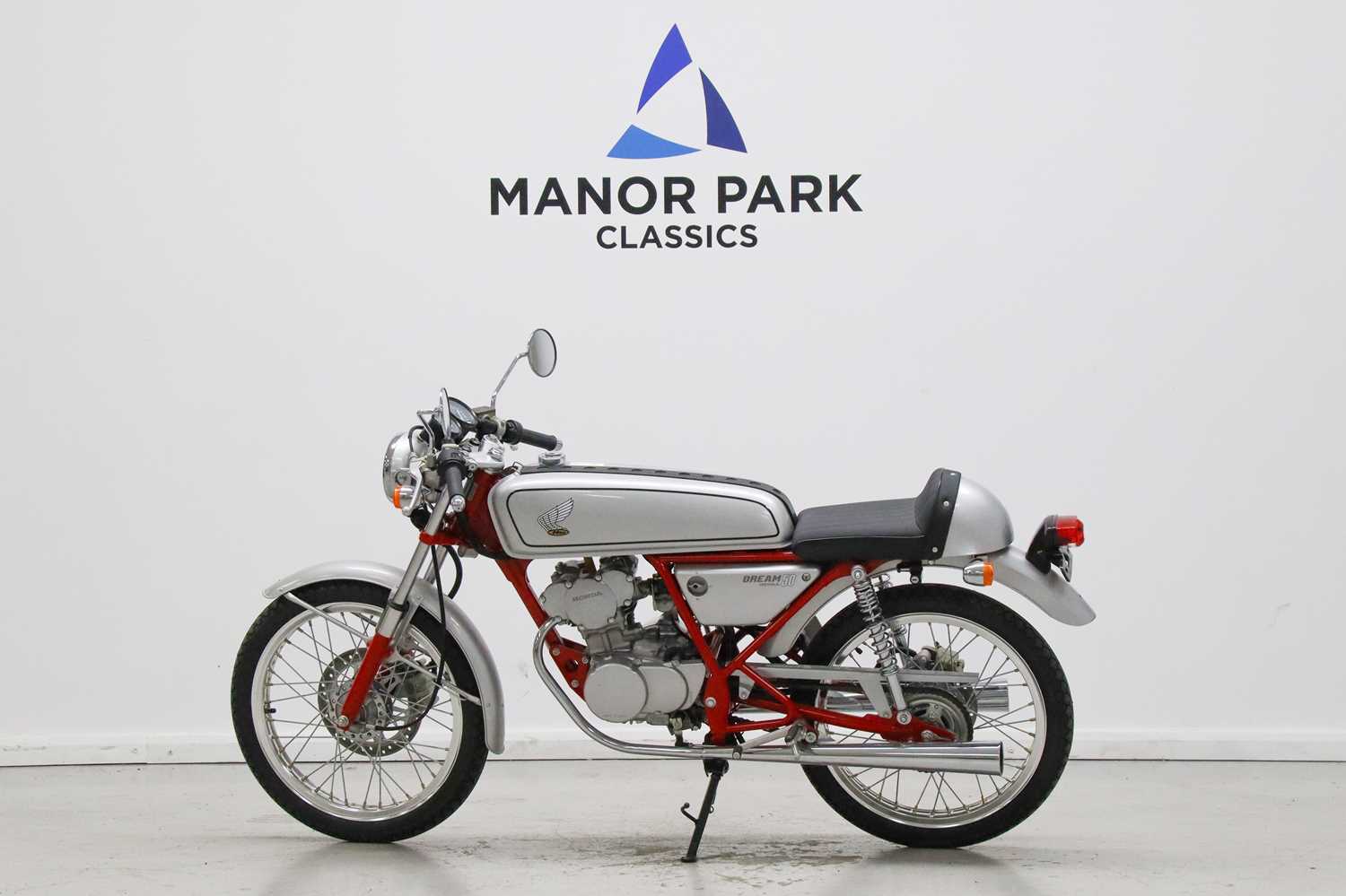 Lot 17 - 2000 Honda Dream 50