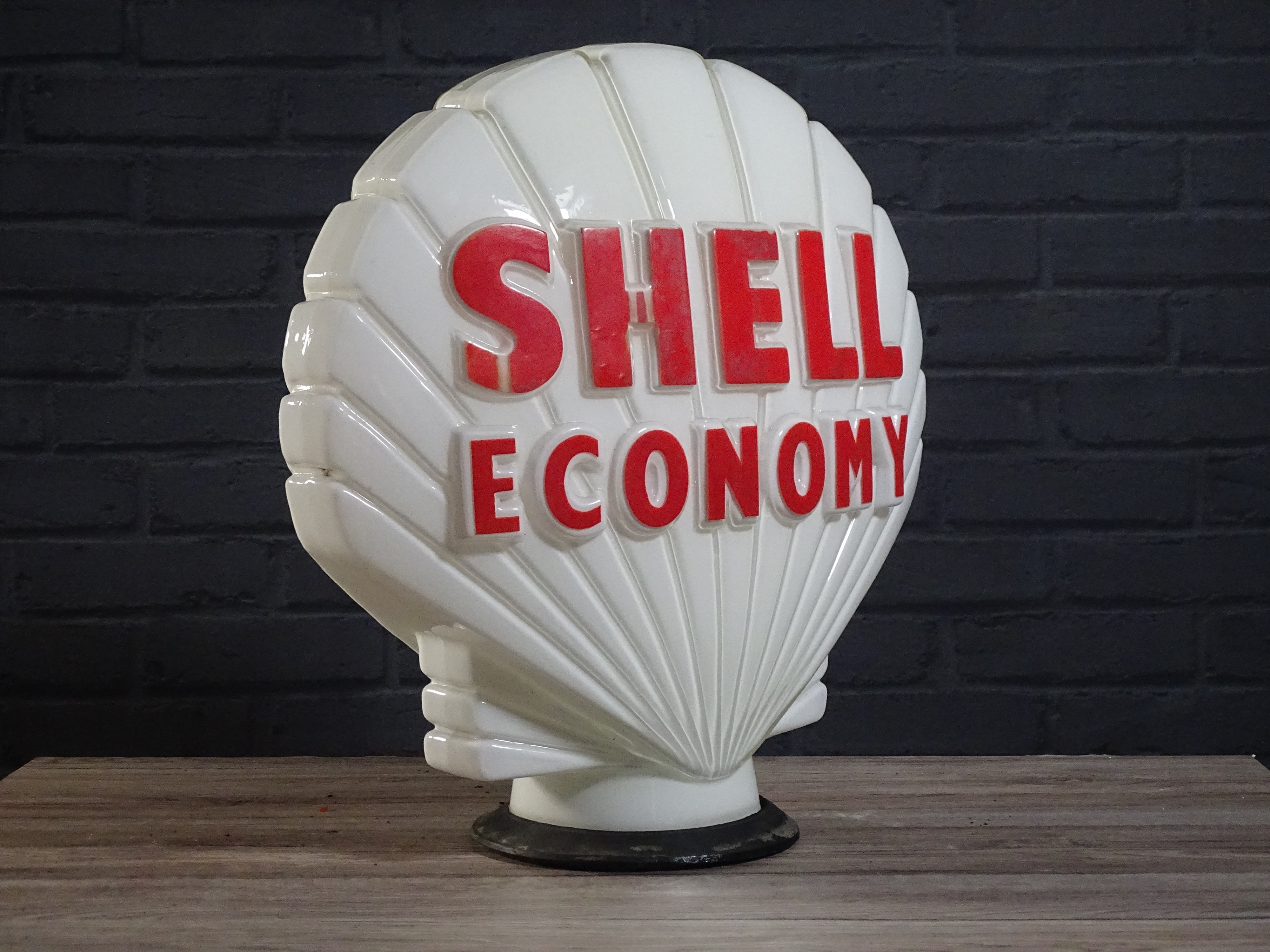 Lot 44 - Shell Economy original 1960's glass globe