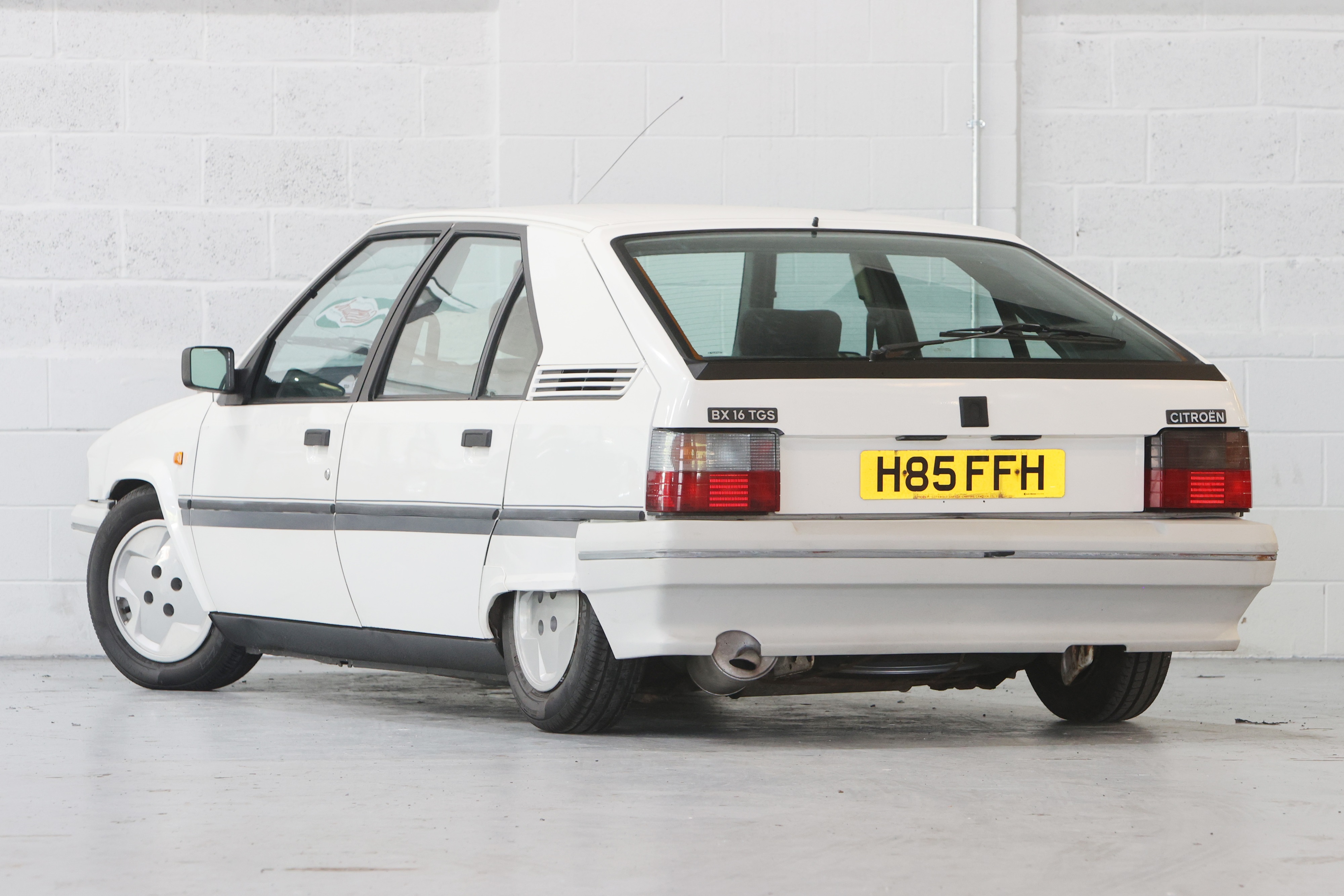 Lot 235 - 1990 Citroen BX 16 TGS