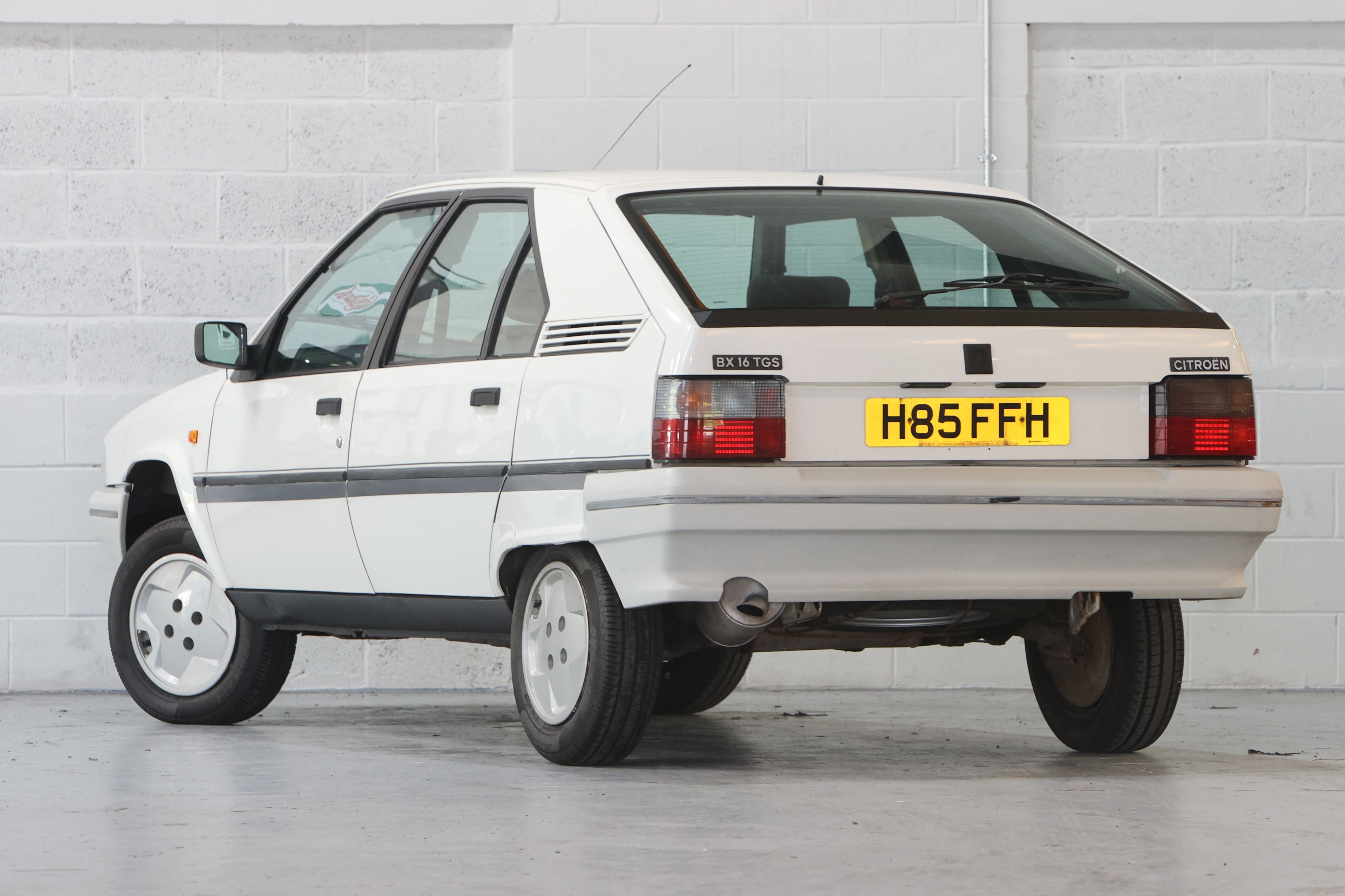 Lot 235 - 1990 Citroen BX 16 TGS