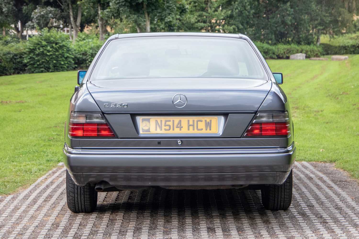 Lot 1 - 1995 Mercedes-Benz E 220 Coupe