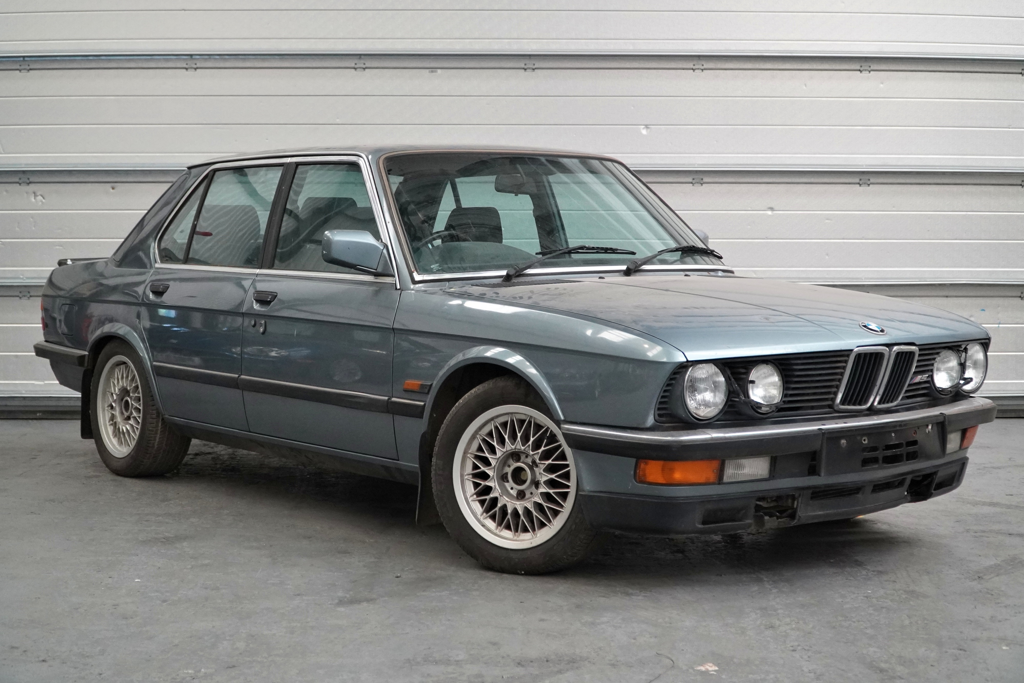 Lot 140 - 1987 BMW M5 E28