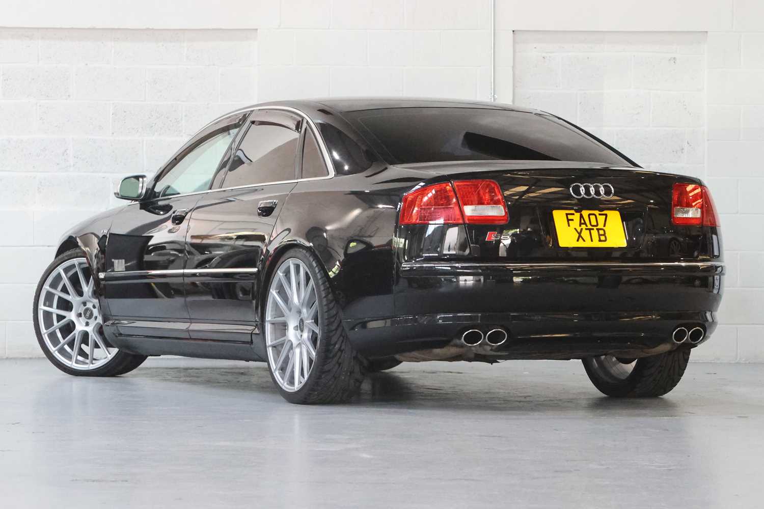 Lot 302 - 2007 Audi S8 V10