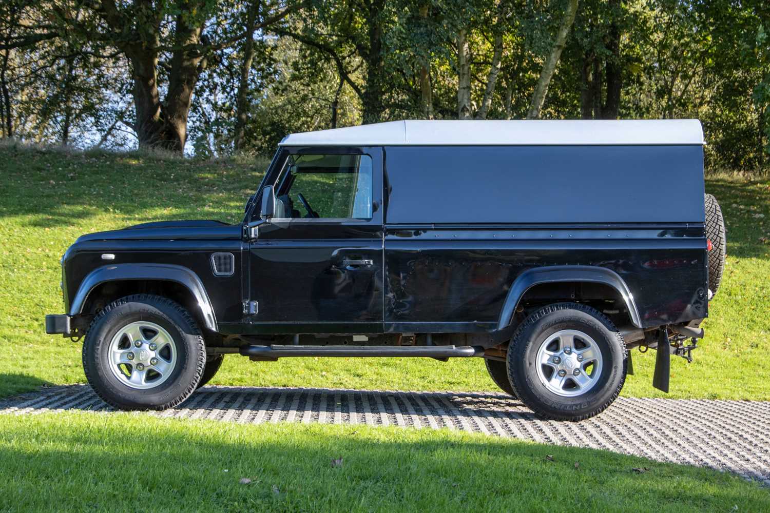 Lot 61 - 2016 Land Rover Defender 110 TD Hard Top