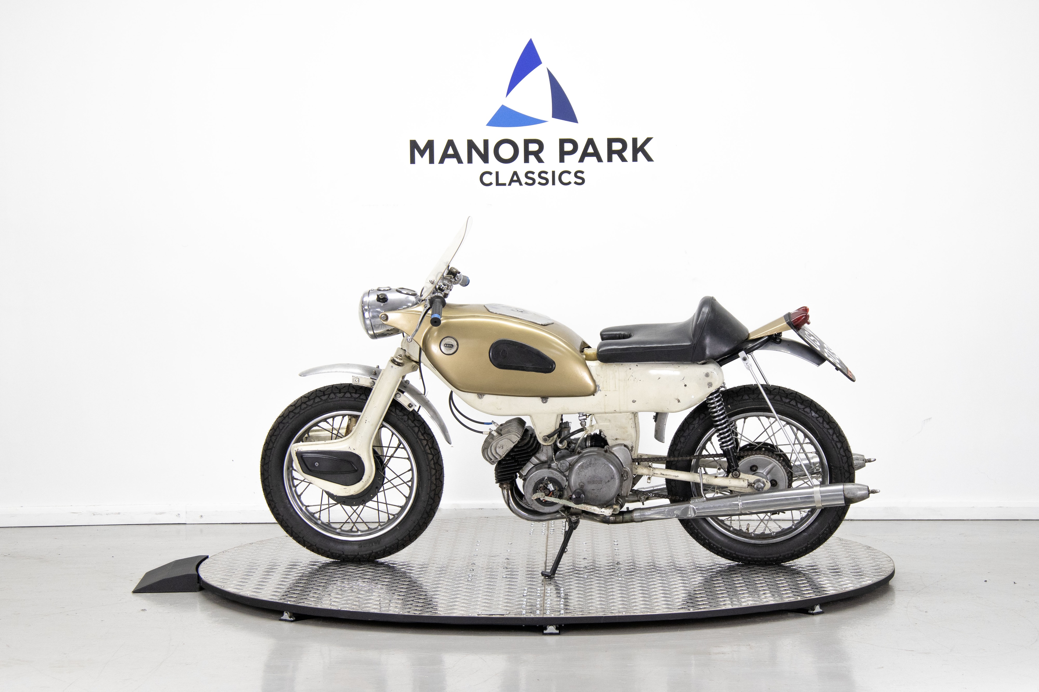 Lot 57 - 1965 Ariel Golden Arrow