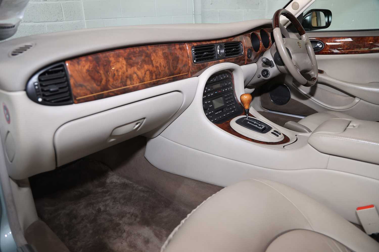 Lot 204 - 2000 Daimler 4.0 V8