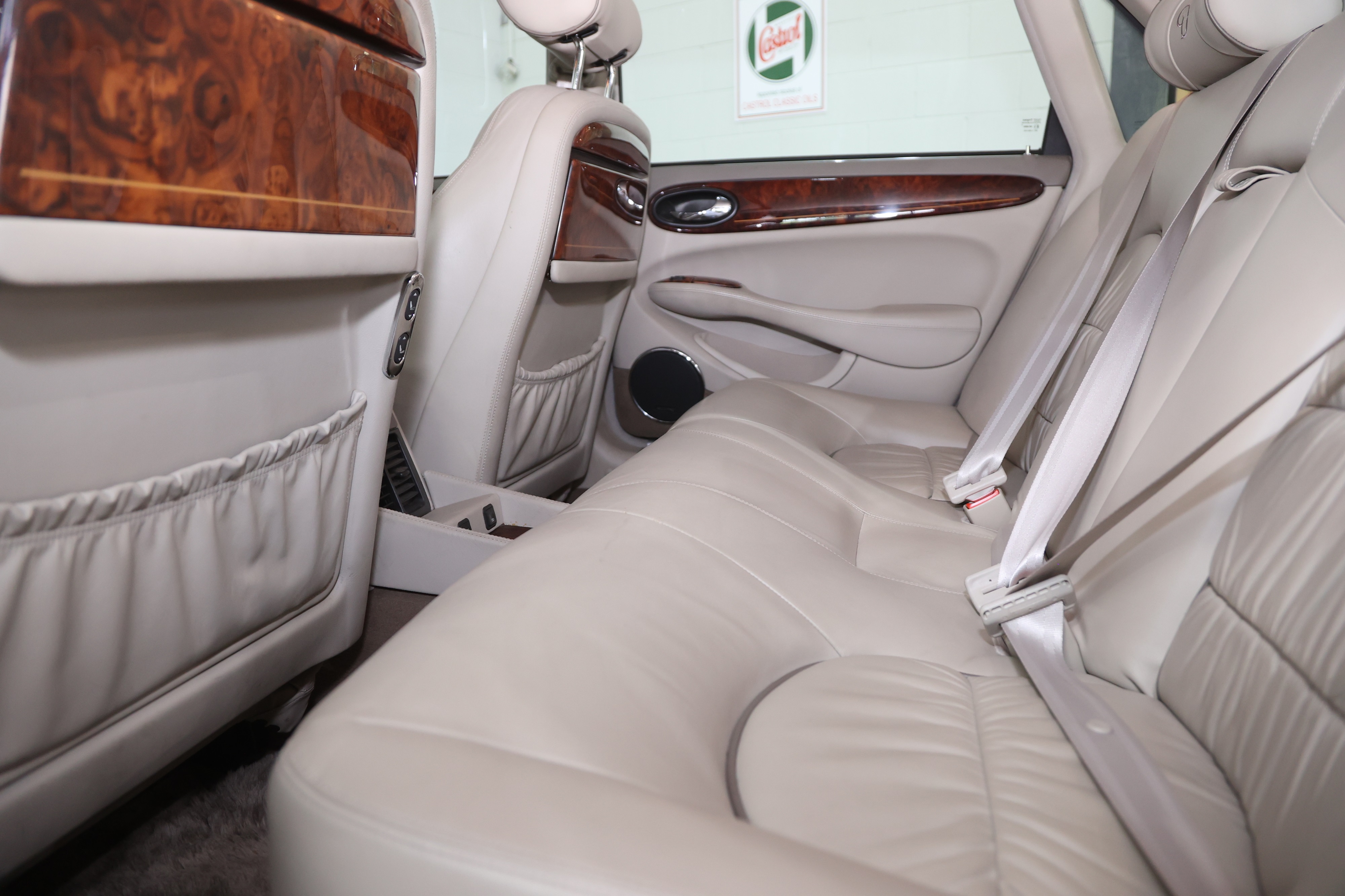 Lot 204 - 2000 Daimler 4.0 V8