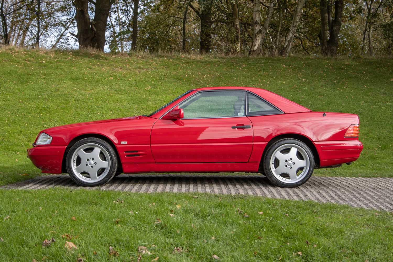 Lot 1 - 1996 Mercedes-Benz SL 280