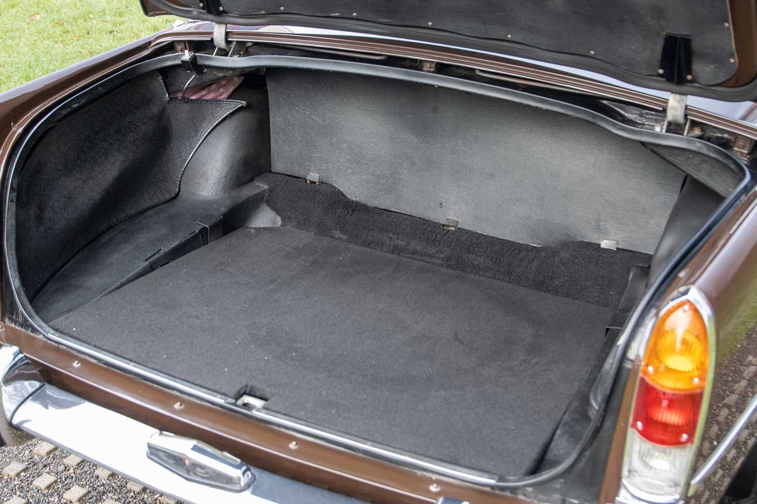 Lot 50 - 1973 Rover P6 2200 TC