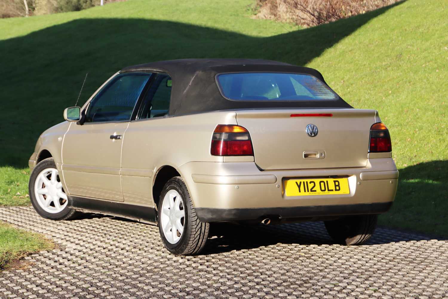 Lot 21 - 2001 Volkswagen Golf Cabriolet AV-GE