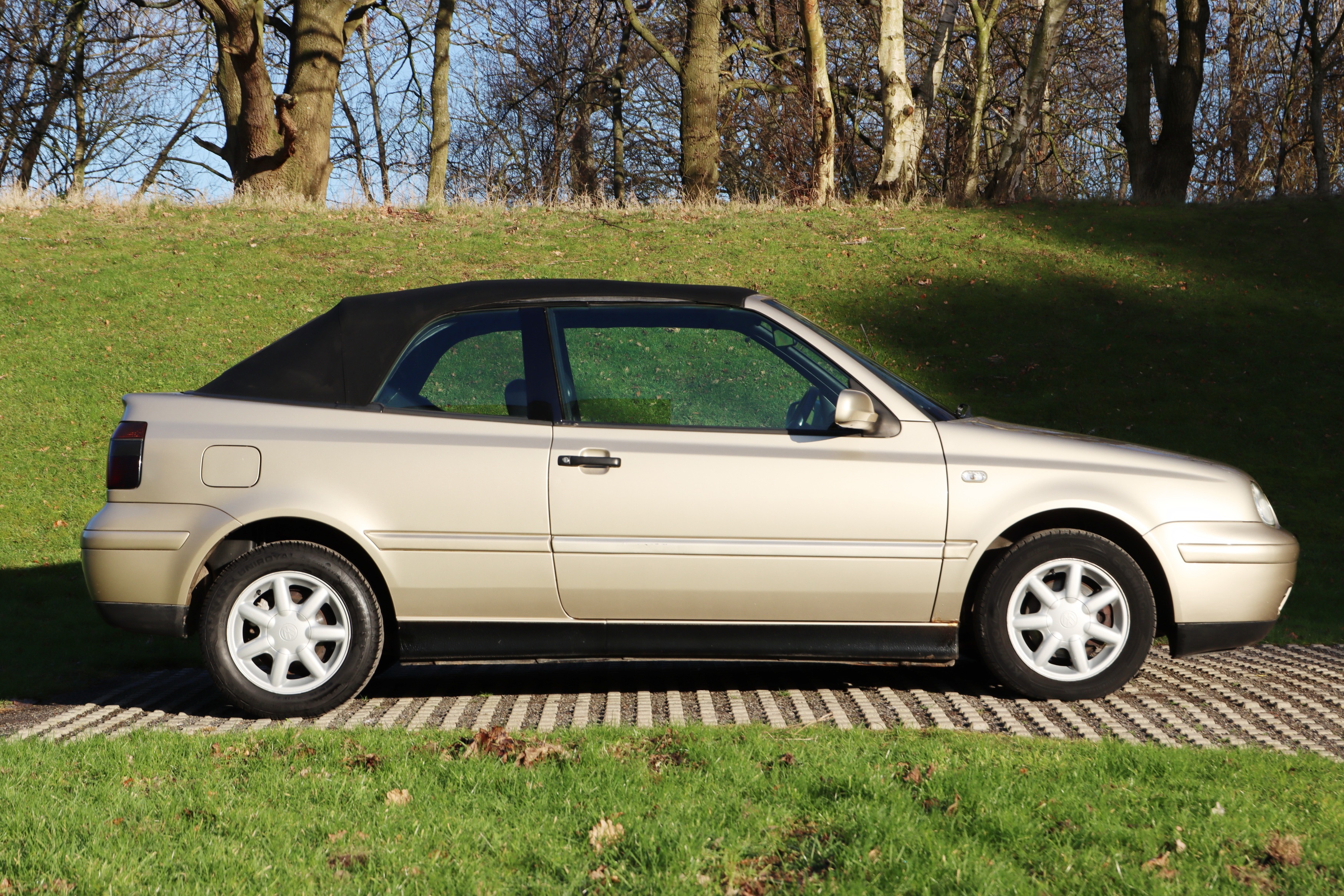 Lot 21 - 2001 Volkswagen Golf Cabriolet AV-GE