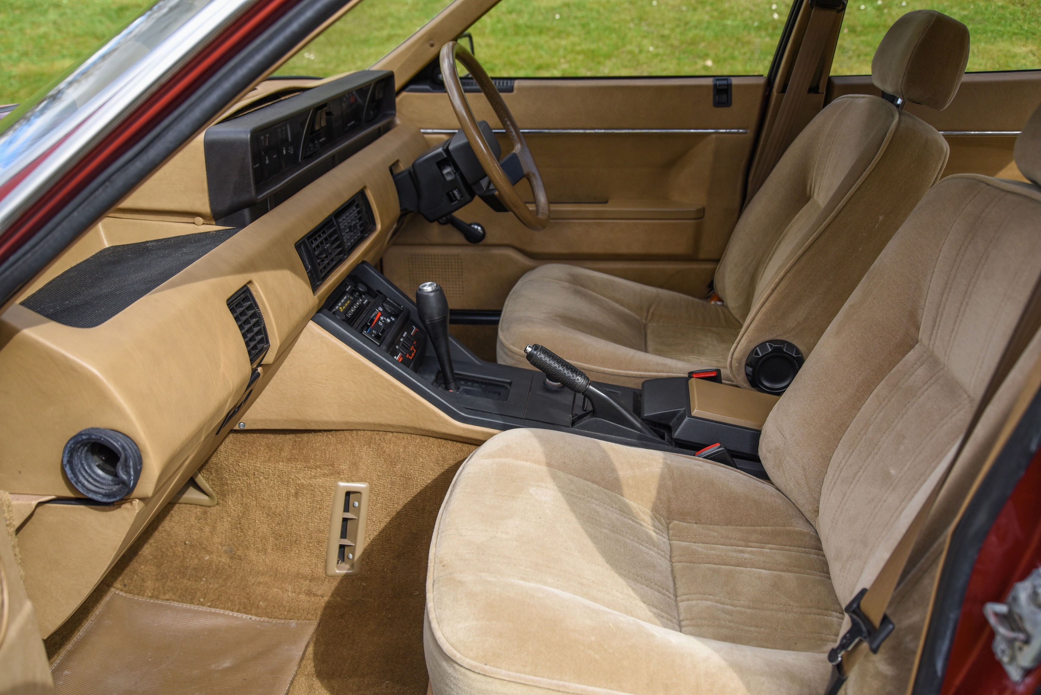 Lot 74 - 1982 Rover SD1 2000