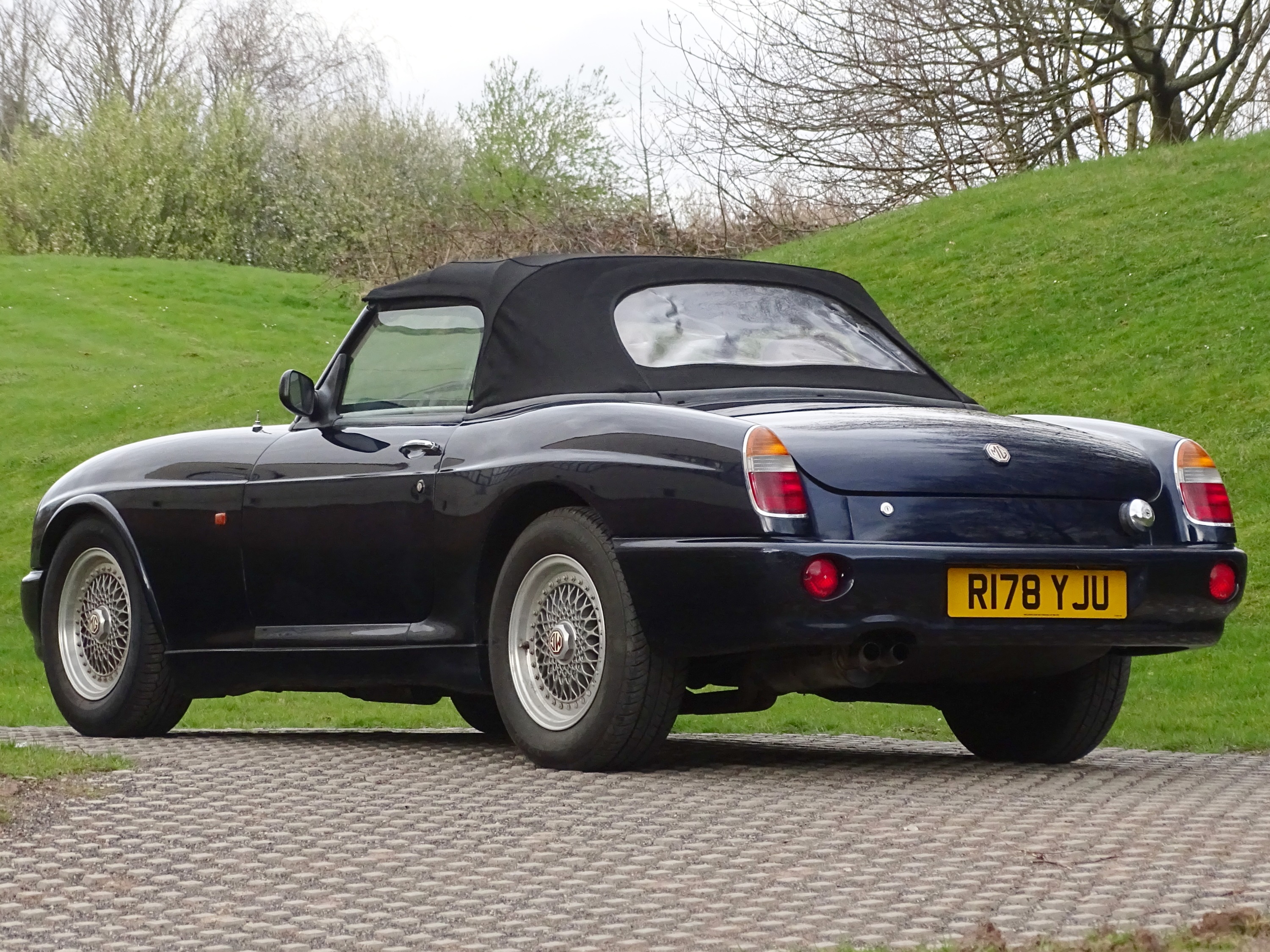 Lot 67 - 1994 MG R V8