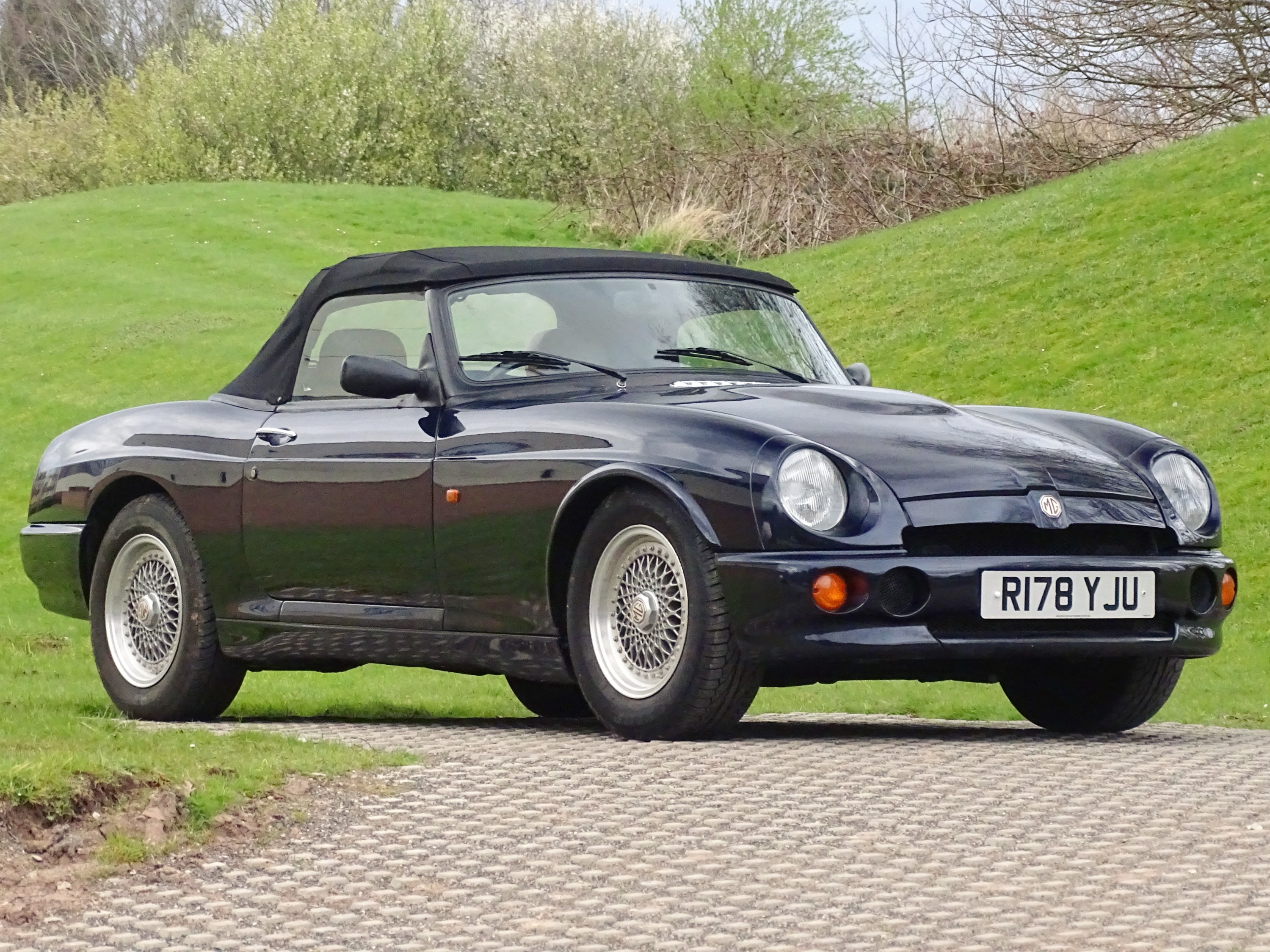 Lot 67 - 1994 MG R V8