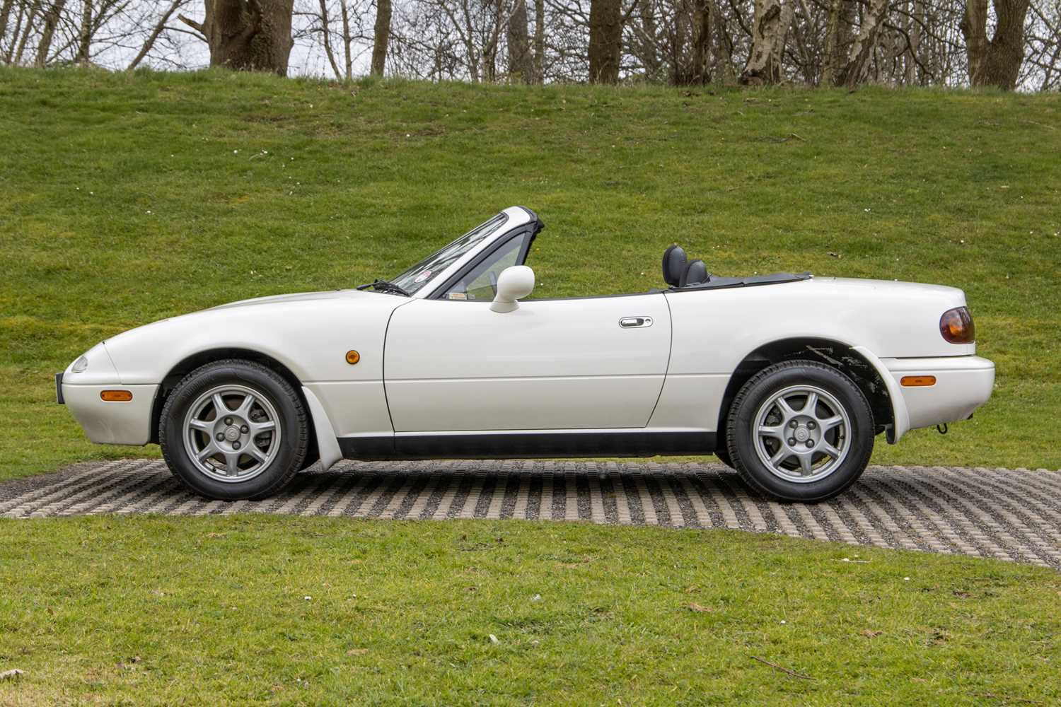 Lot 23 - 1995 Mazda MX-5