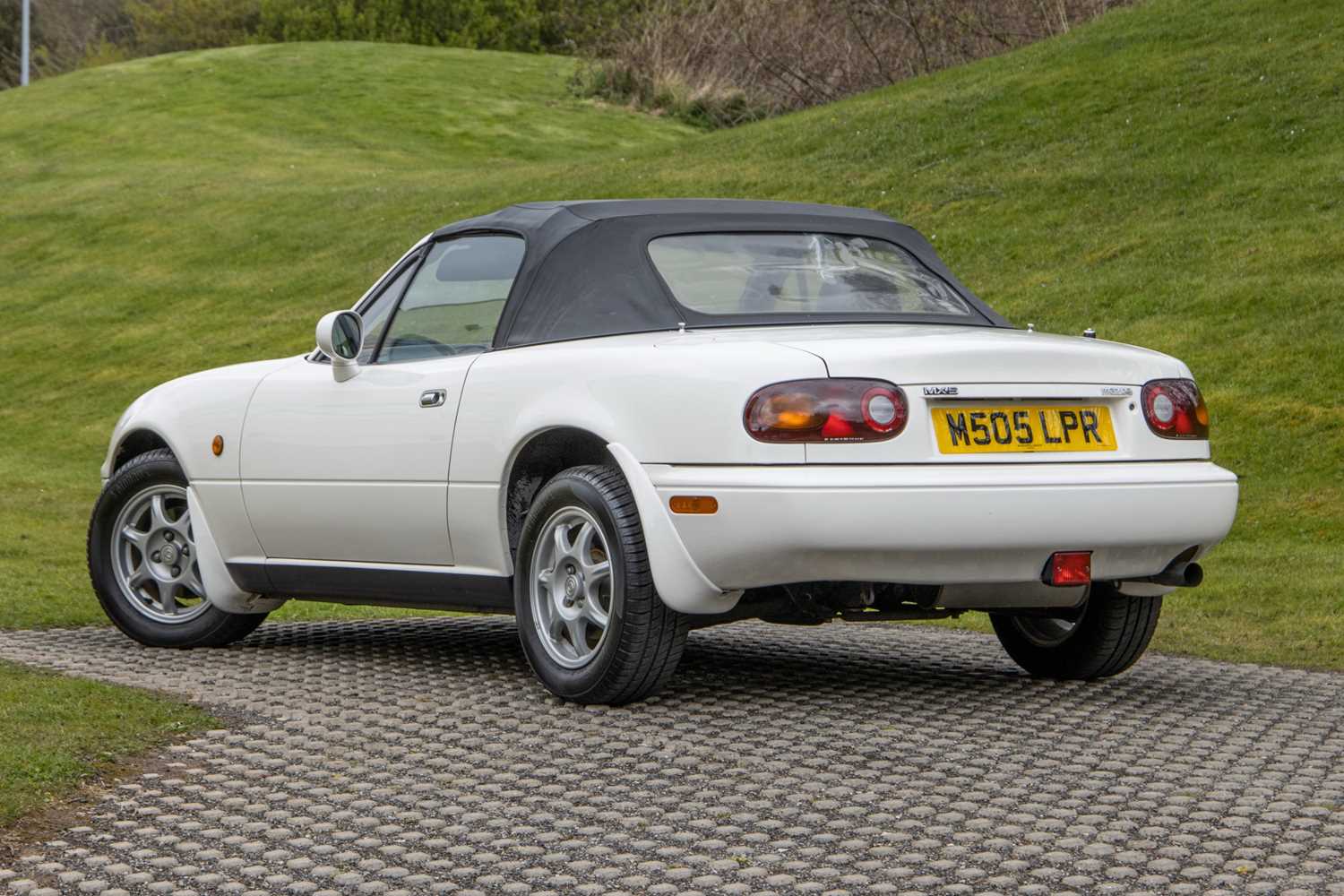 Lot 23 - 1995 Mazda MX-5
