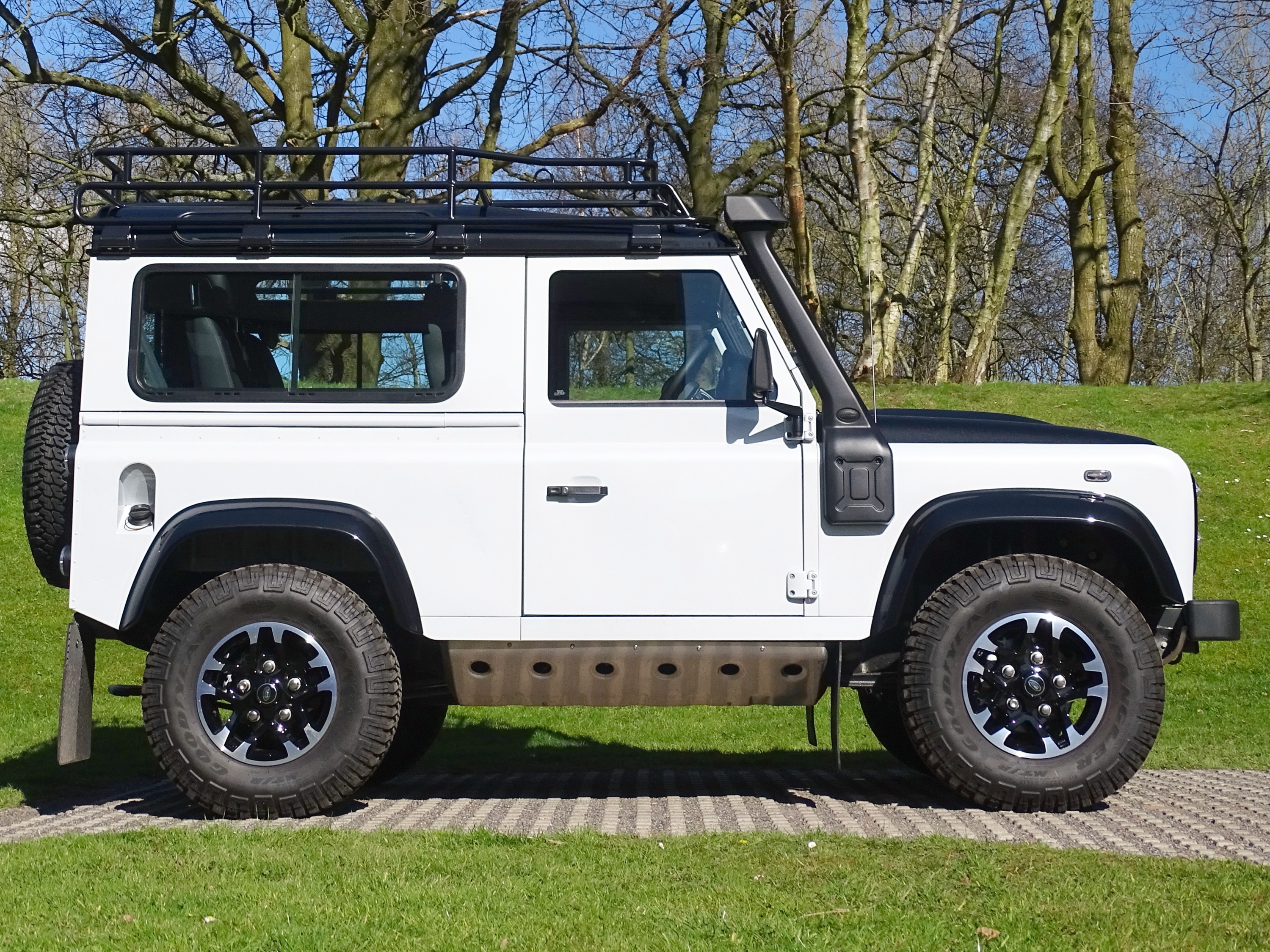 Lot 66 - 2016 Land Rover Defender 90 Adventure TD