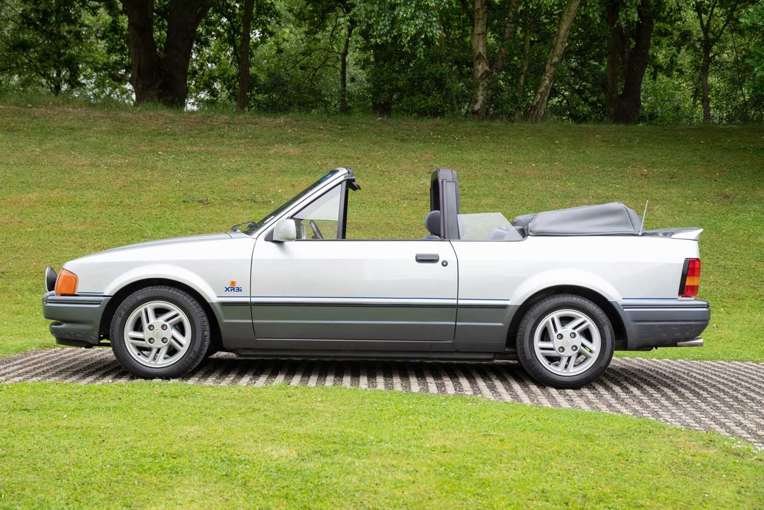 Lot 53 - 1988 Ford Escort XR3i Cabriolet