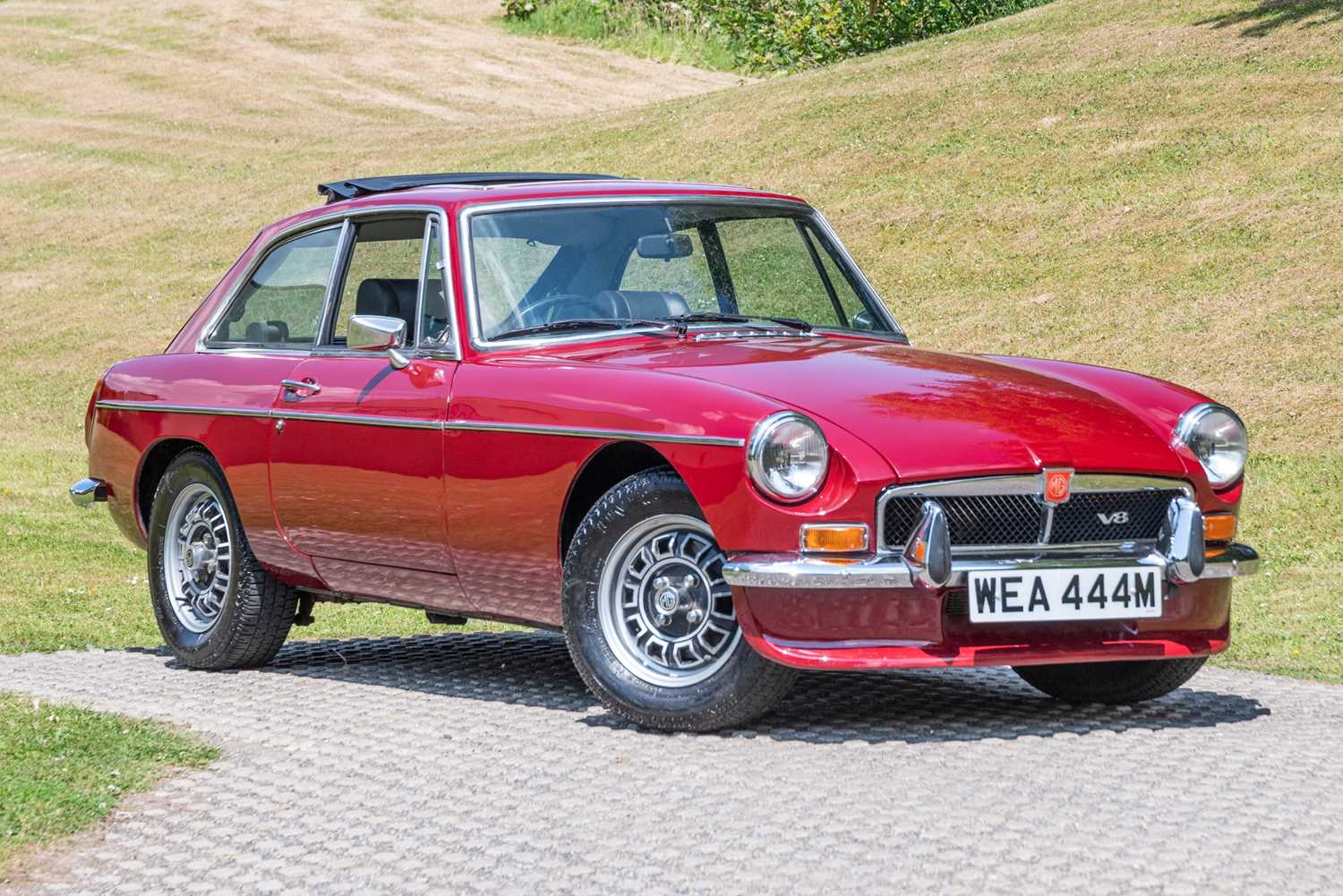 Lot 51 1973 MG B GT V8 lot-51-1973-mg-b-gt-v8