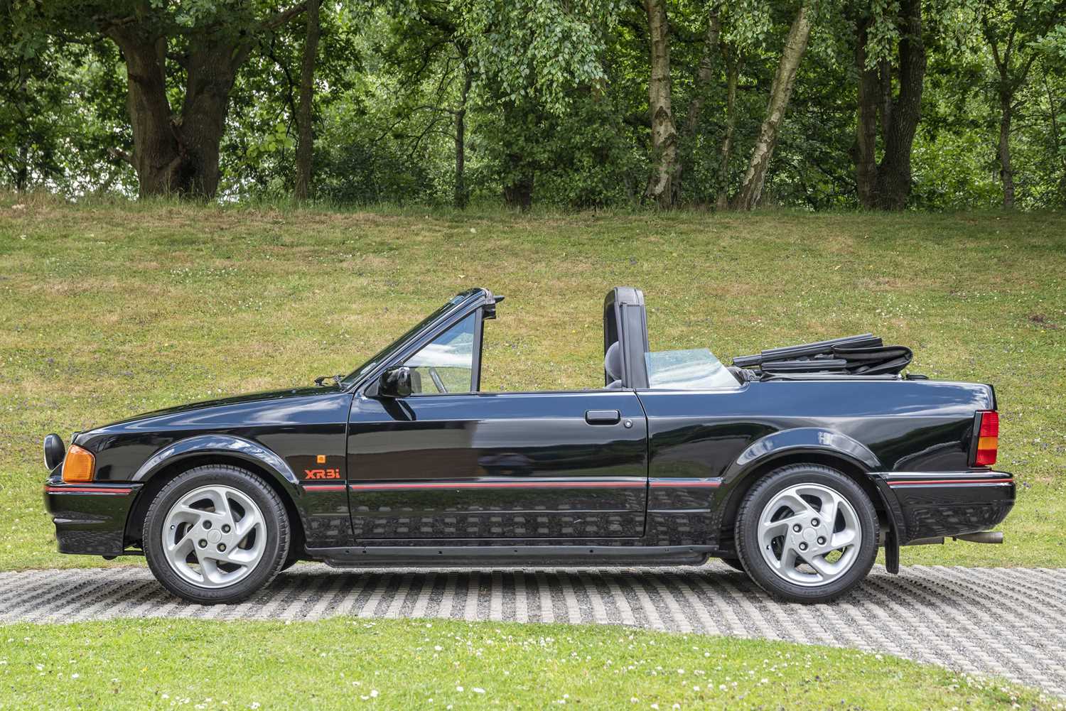 Lot 70 - 1989 Ford Escort XR3i Cabriolet
