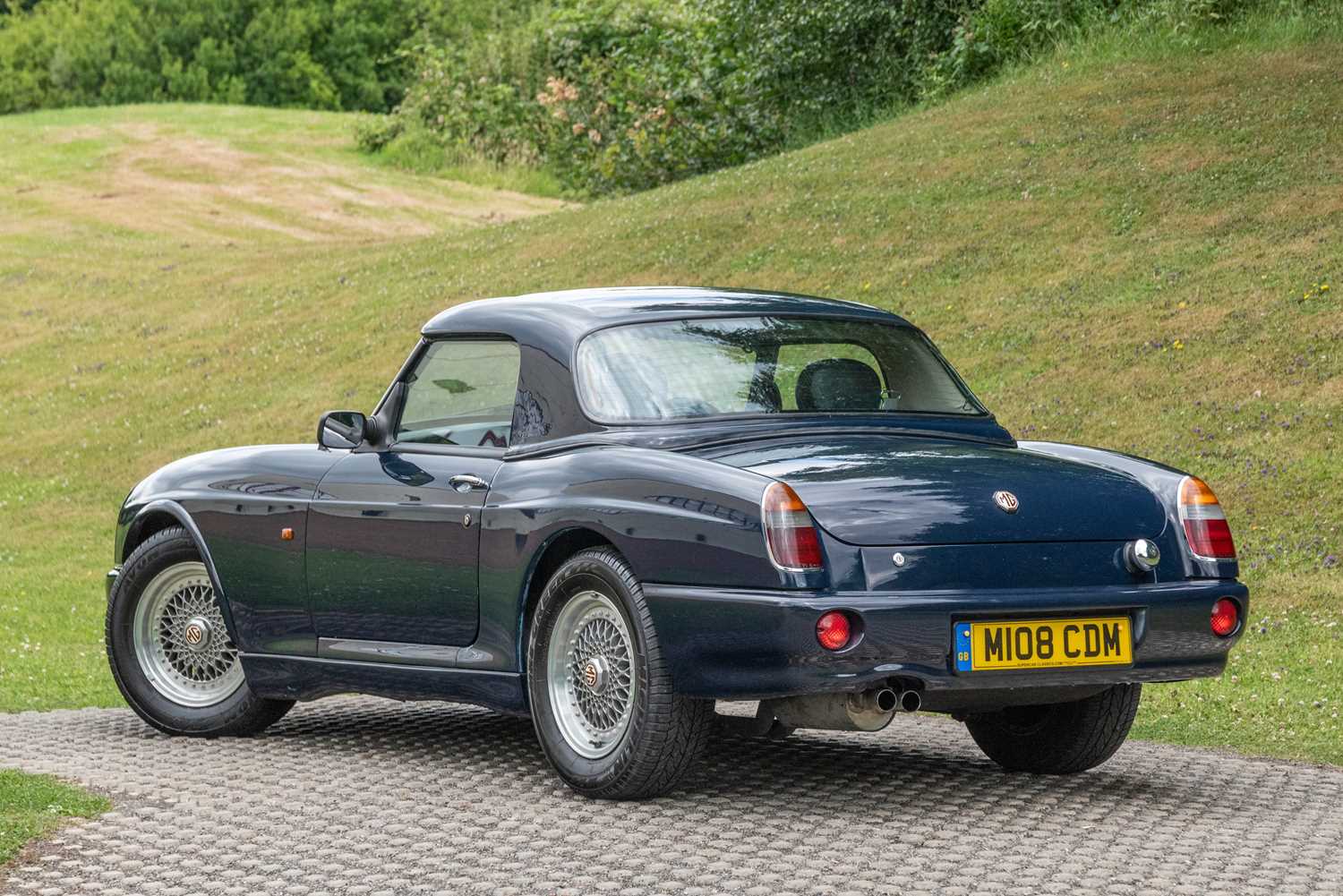 Lot 13 - 1994 MG R V8