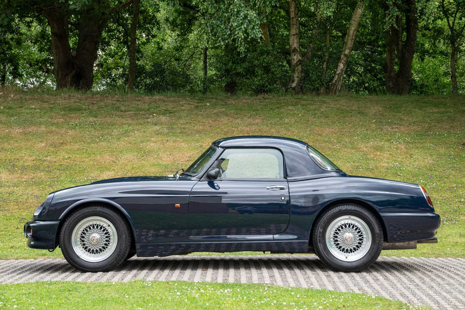 Lot 13 - 1994 MG R V8
