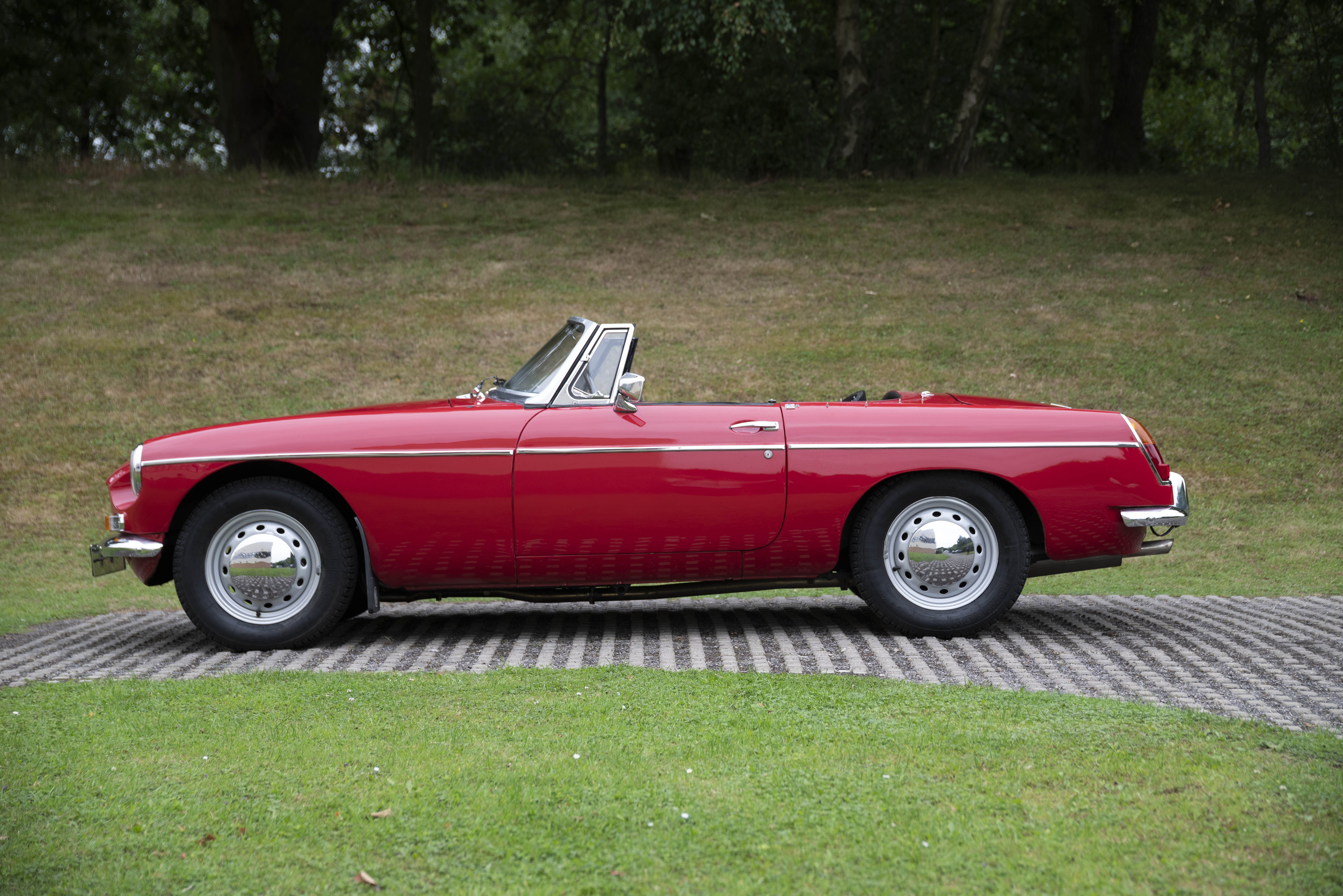Lot 6 - 1962 MG B Roadster