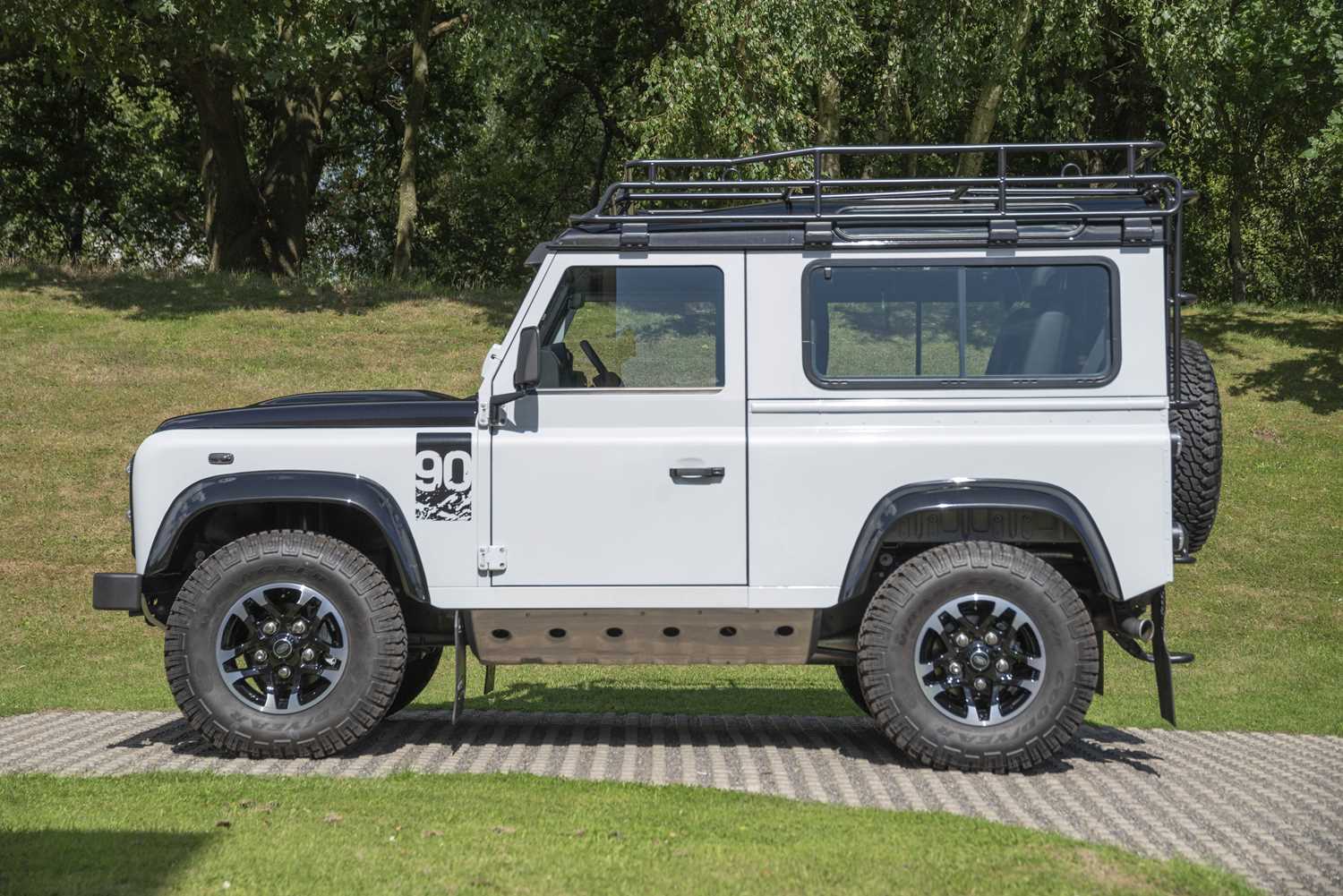 Lot 9 - 2016 Land Rover Defender 90 Adventure TD