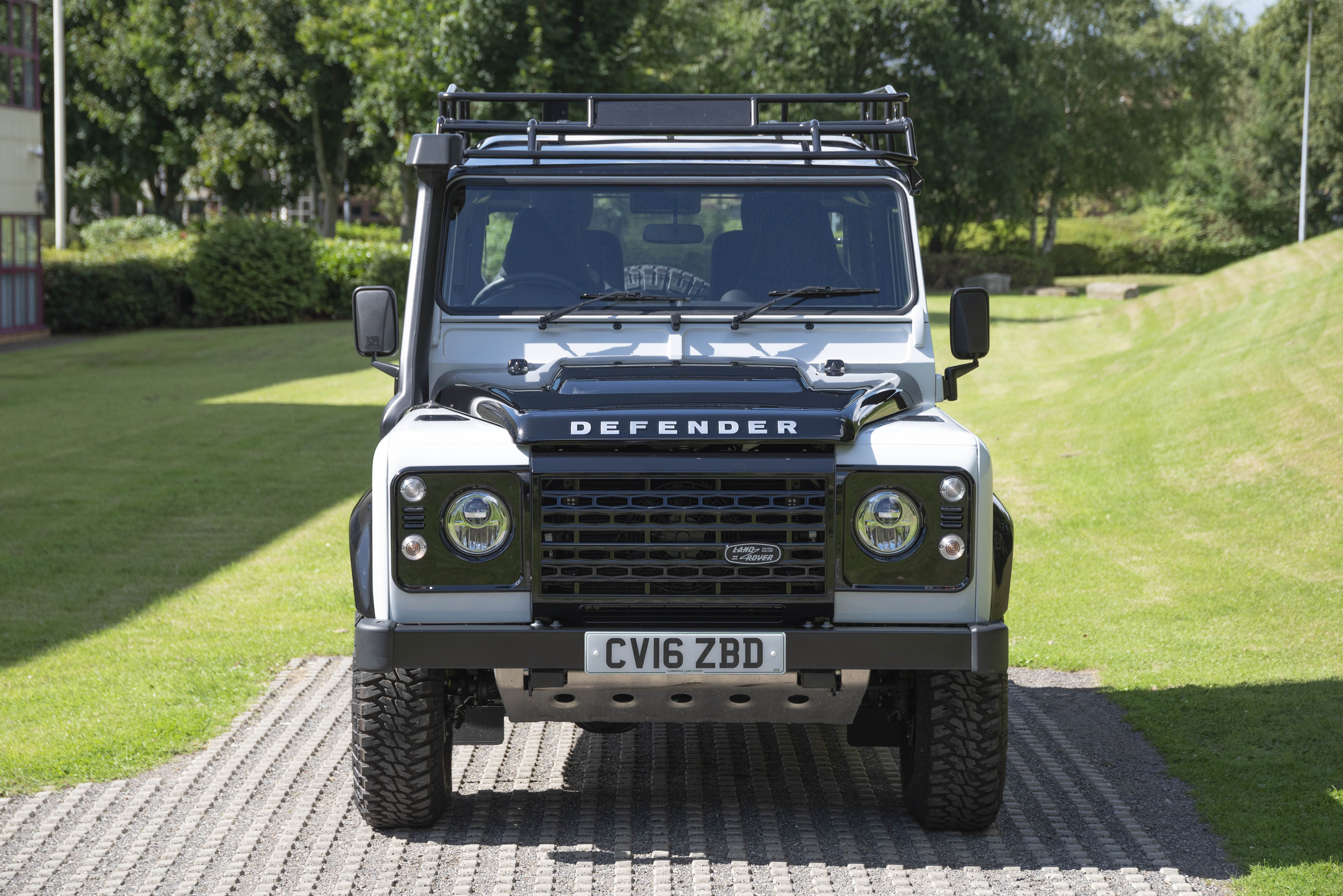 Lot 9 - 2016 Land Rover Defender 90 Adventure TD