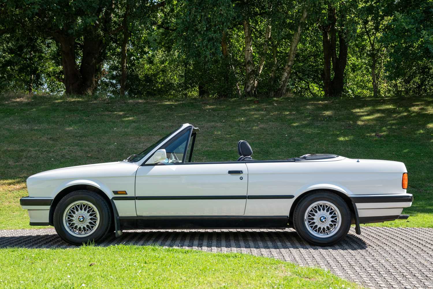 Lot 18 - 1992 BMW 318i Convertible