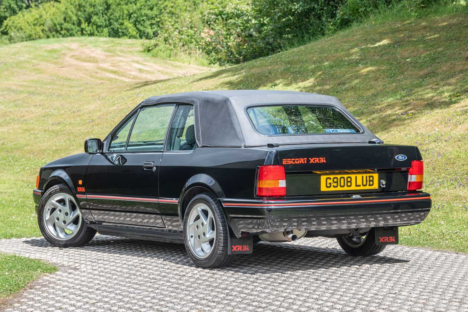 Lot 2 - 1989 Ford Escort XR3i Cabriolet