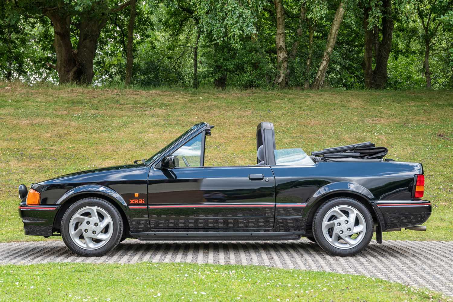 Lot 2 - 1989 Ford Escort XR3i Cabriolet