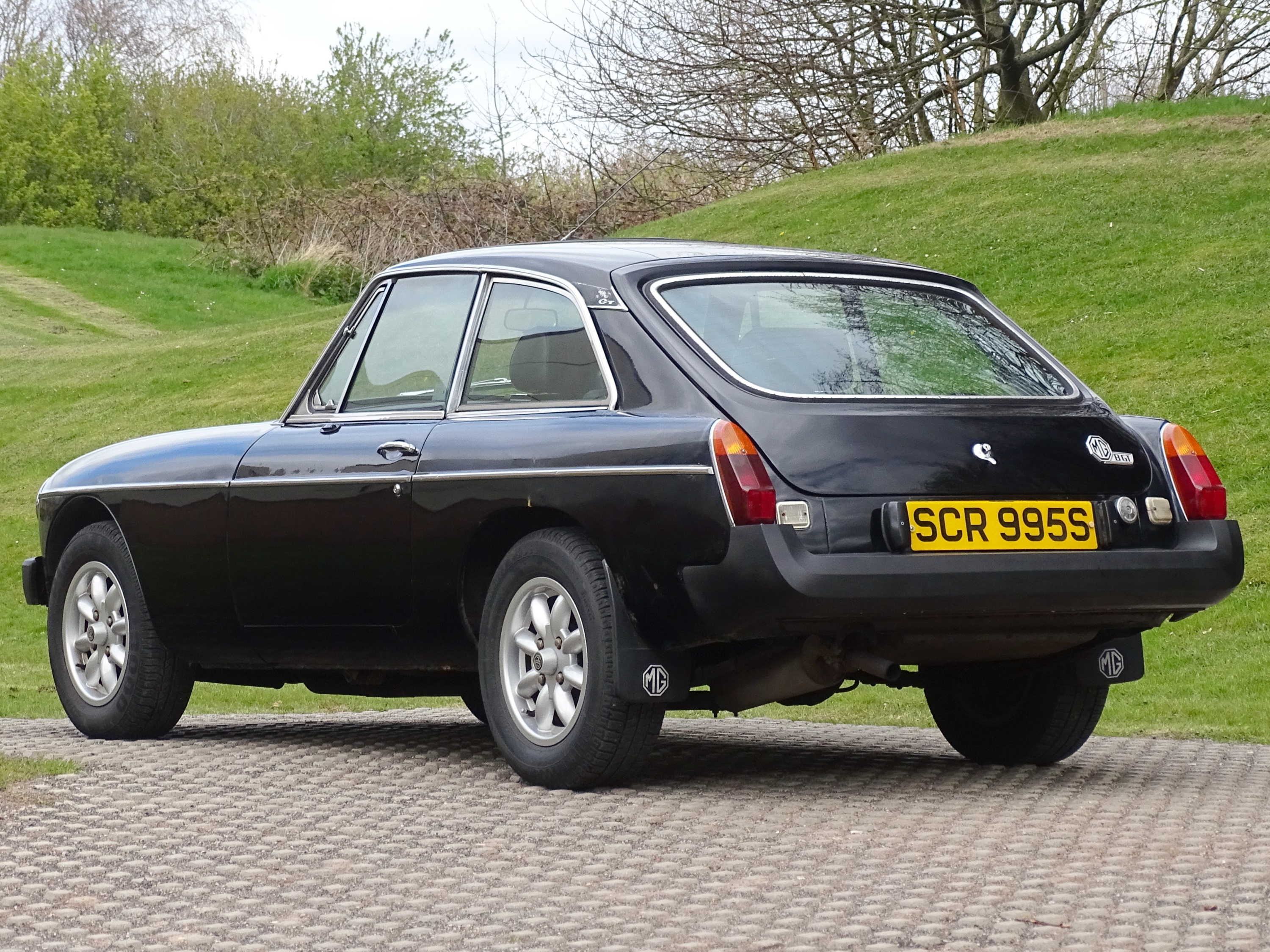 Lot 76 - 1977 MG B GT