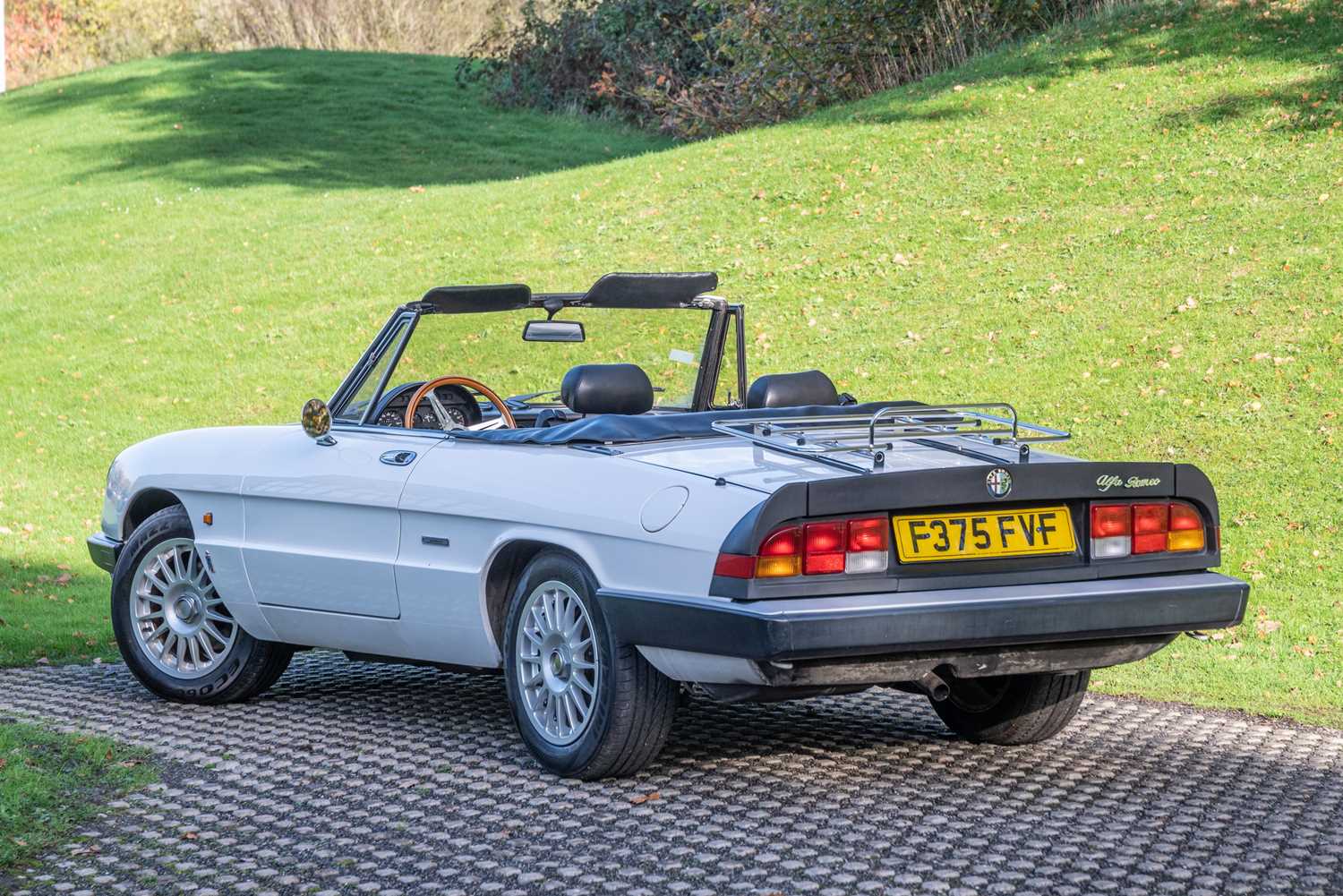 Lot 38 - 1988 Alfa Romeo Spider S3 1.6