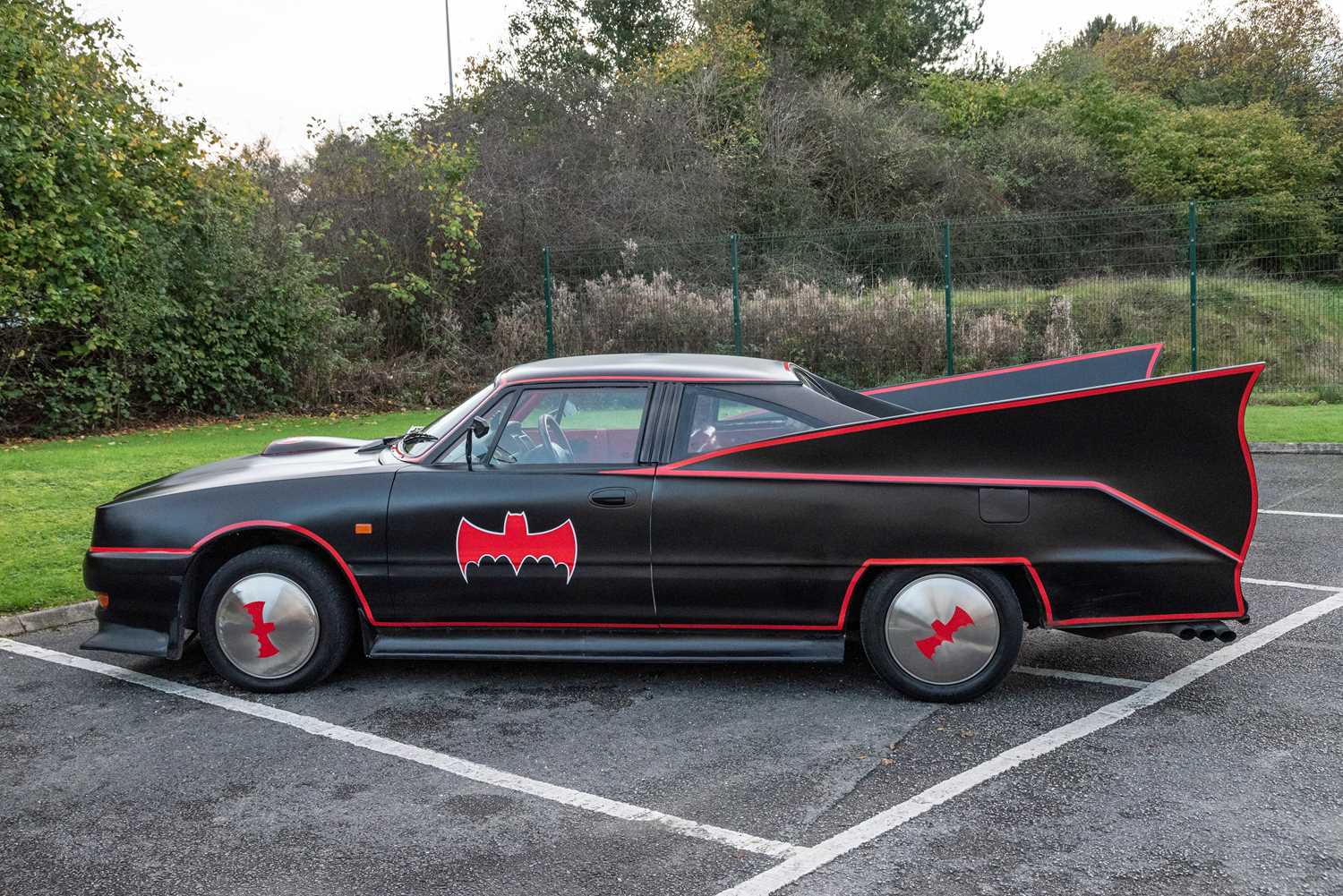 Lot 59 - 2001 Toyota Avalon 'Batmobile'