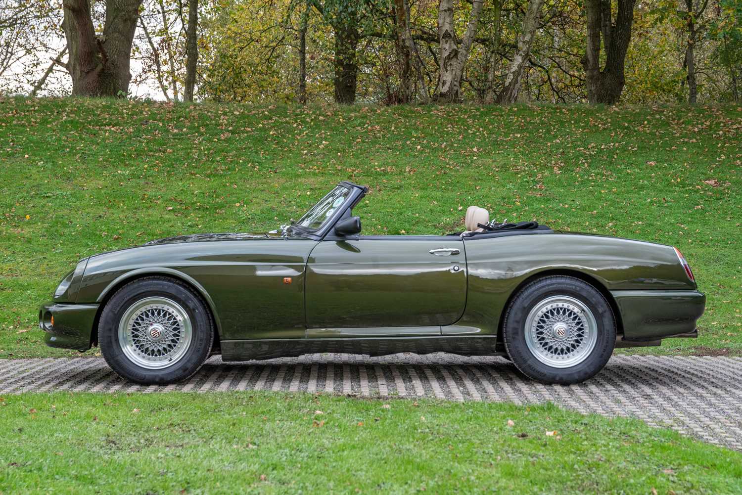Lot 21 - 1994 MG R V8