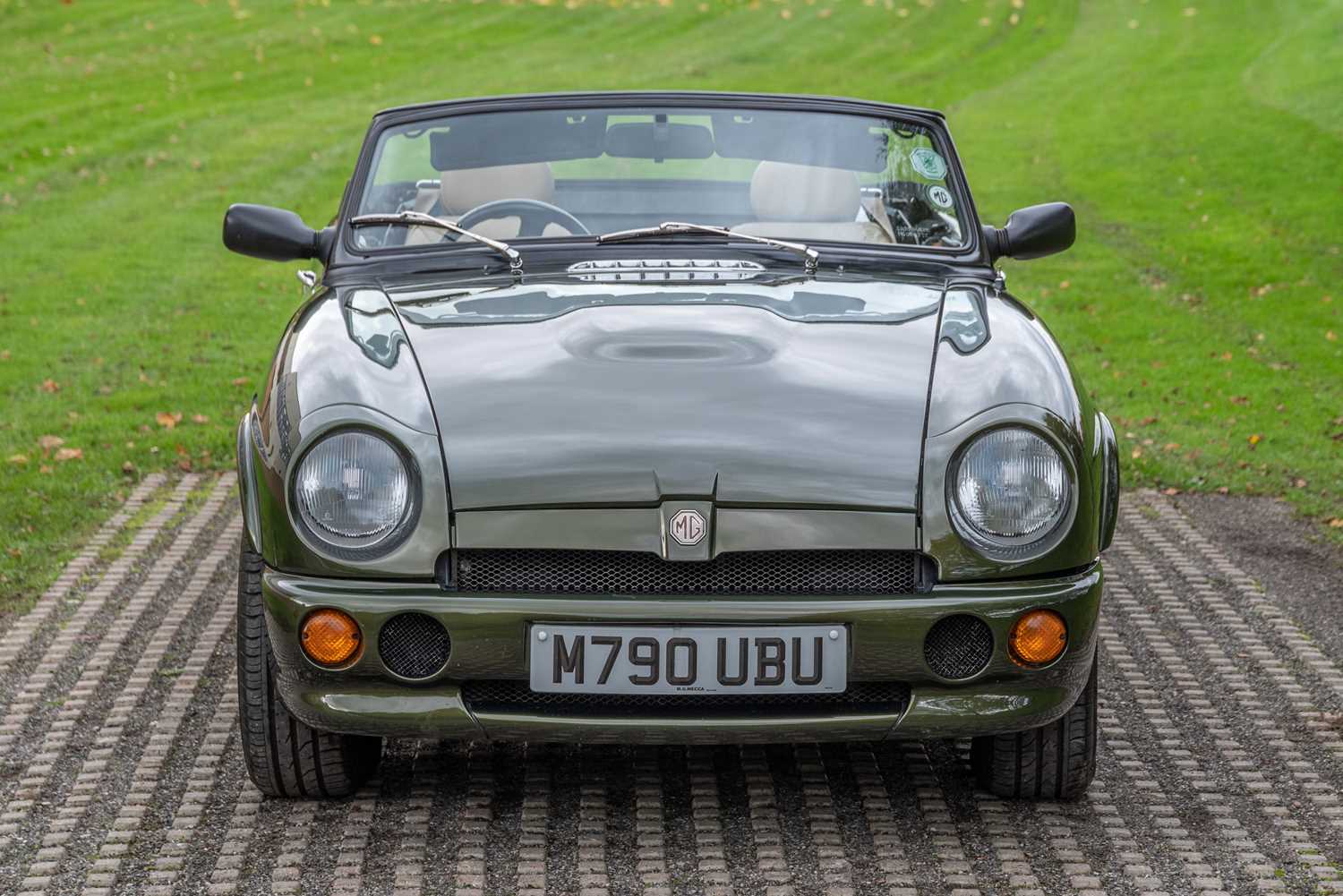 Lot 21 - 1994 MG R V8