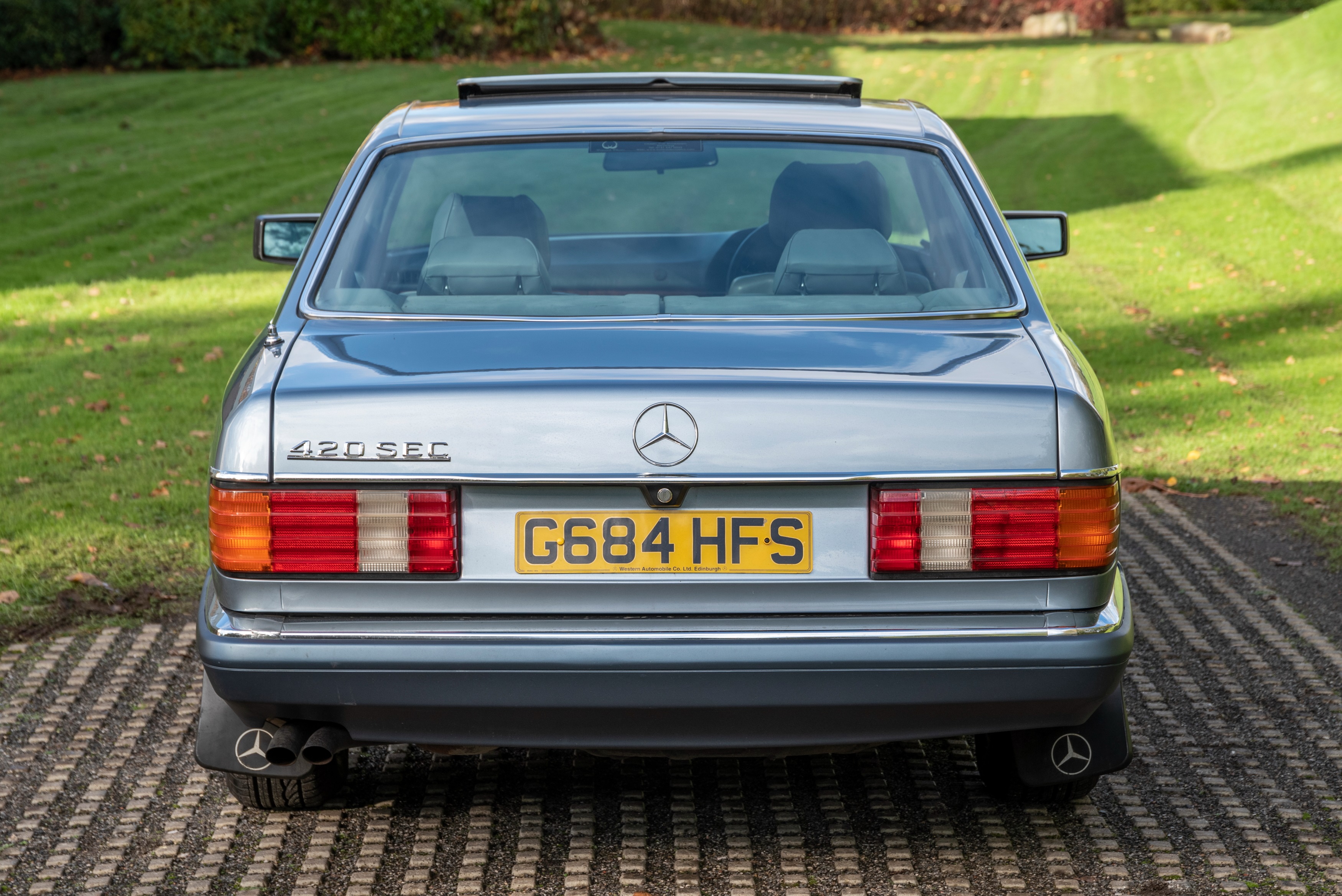 Lot 17 - 1990 Mercedes-Benz 420 SEC