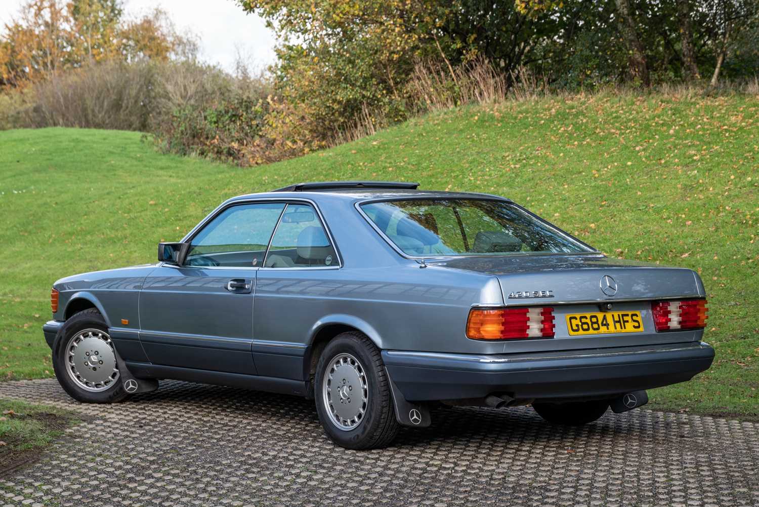 Lot 17 - 1990 Mercedes-Benz 420 SEC