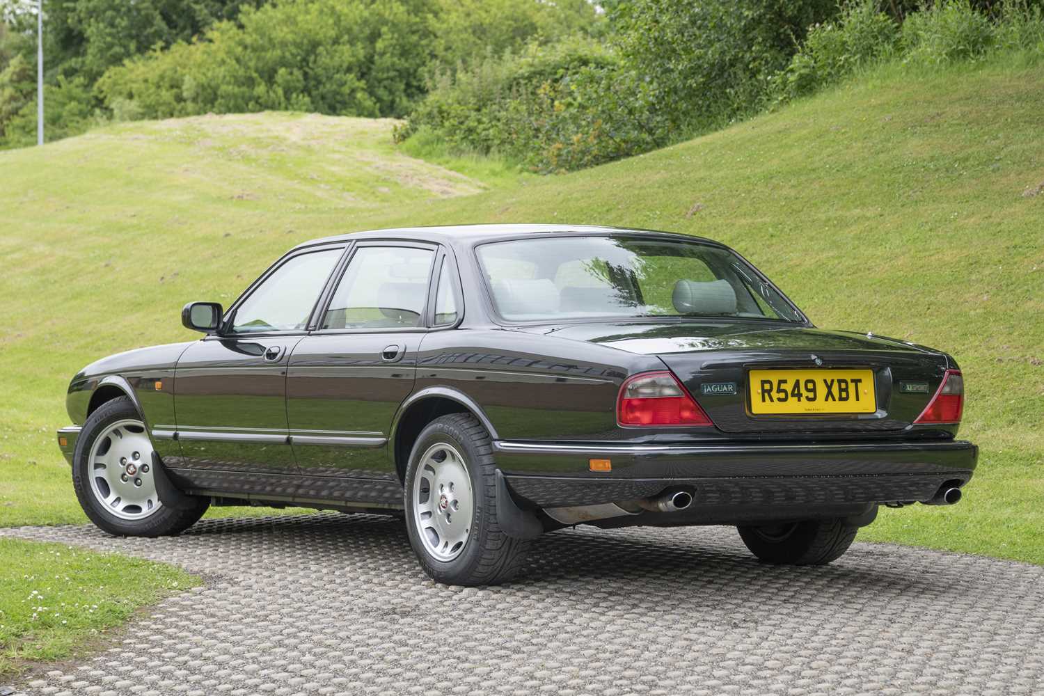 Lot 61 - 1997 Jaguar XJ Sport 4.0