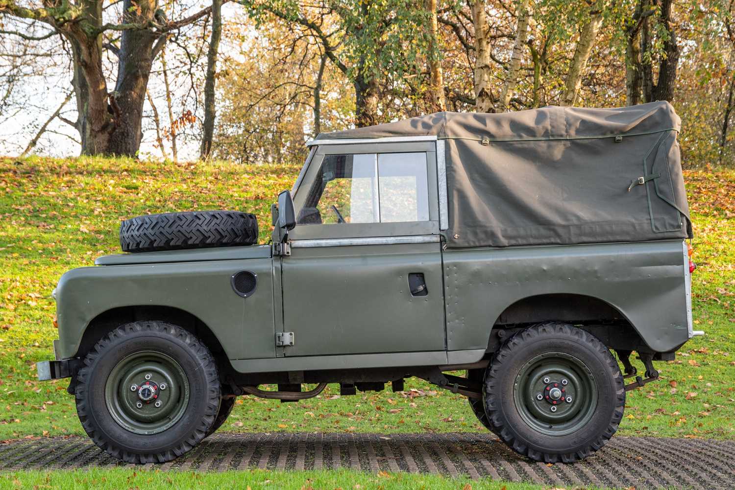 Lot 5 - 1979 Land Rover 88 Series III